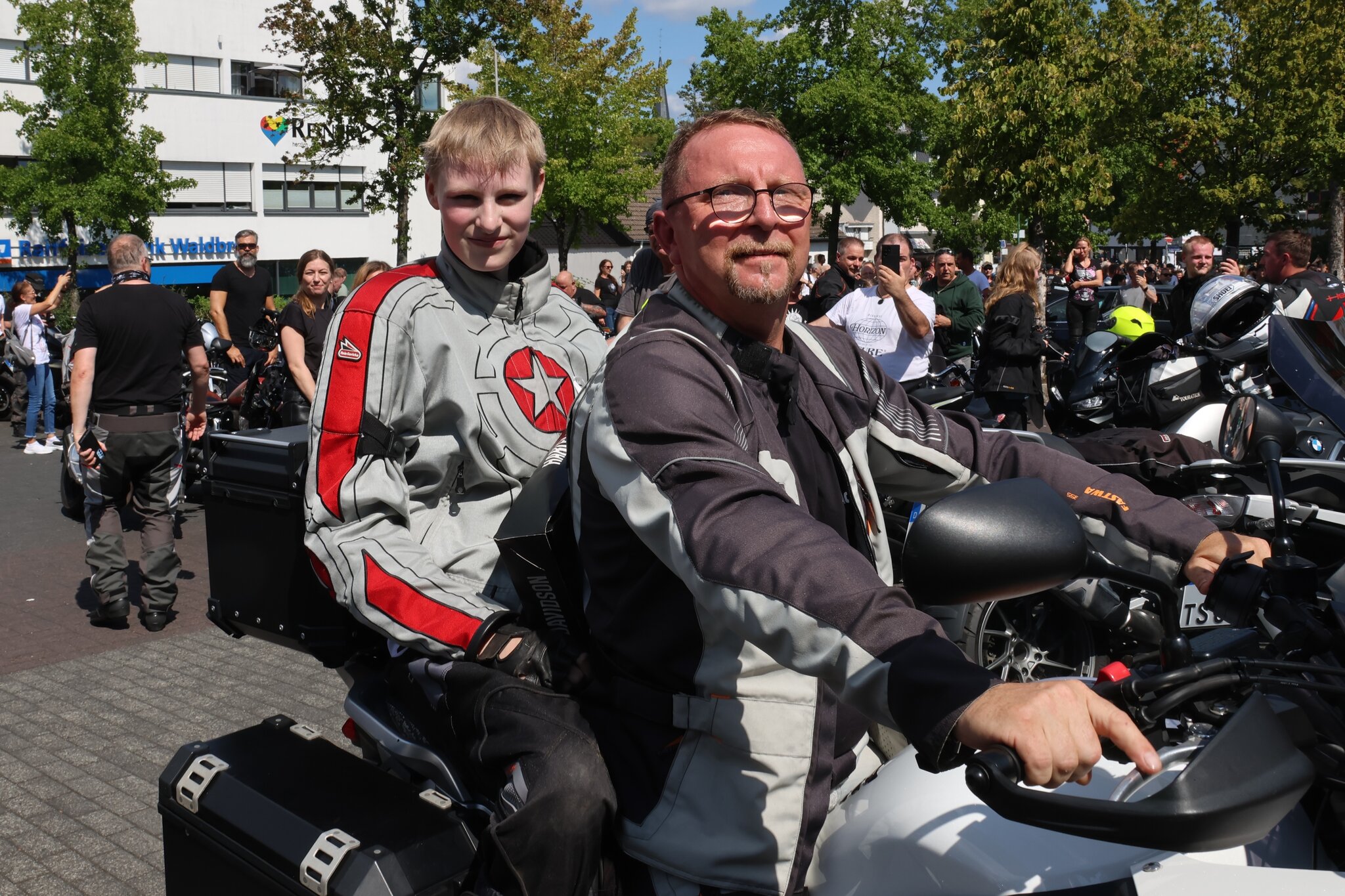 Ein besonderer Geburtstag: 3000 Biker gratulierten Joana - Waldbröl