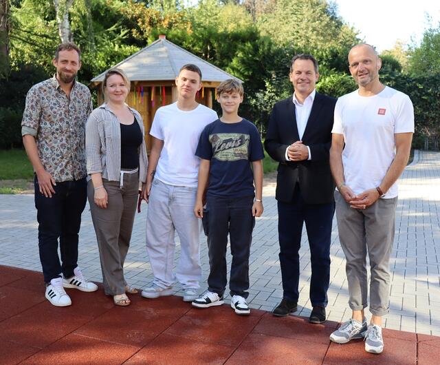 Schulhof neu gestaltet: Rotes Herzstück - Pulheim