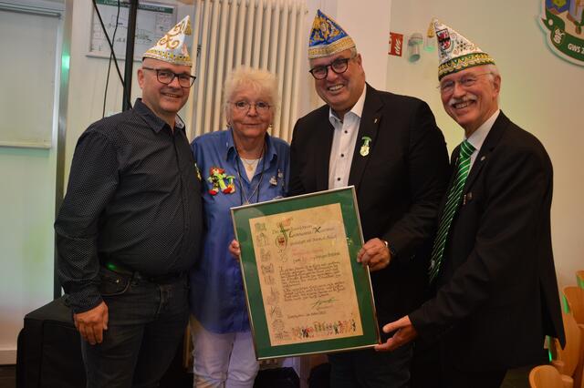 Engagement gewürdigt: Auszeichnung für die Schlebuscher Clowns - Leverkusen