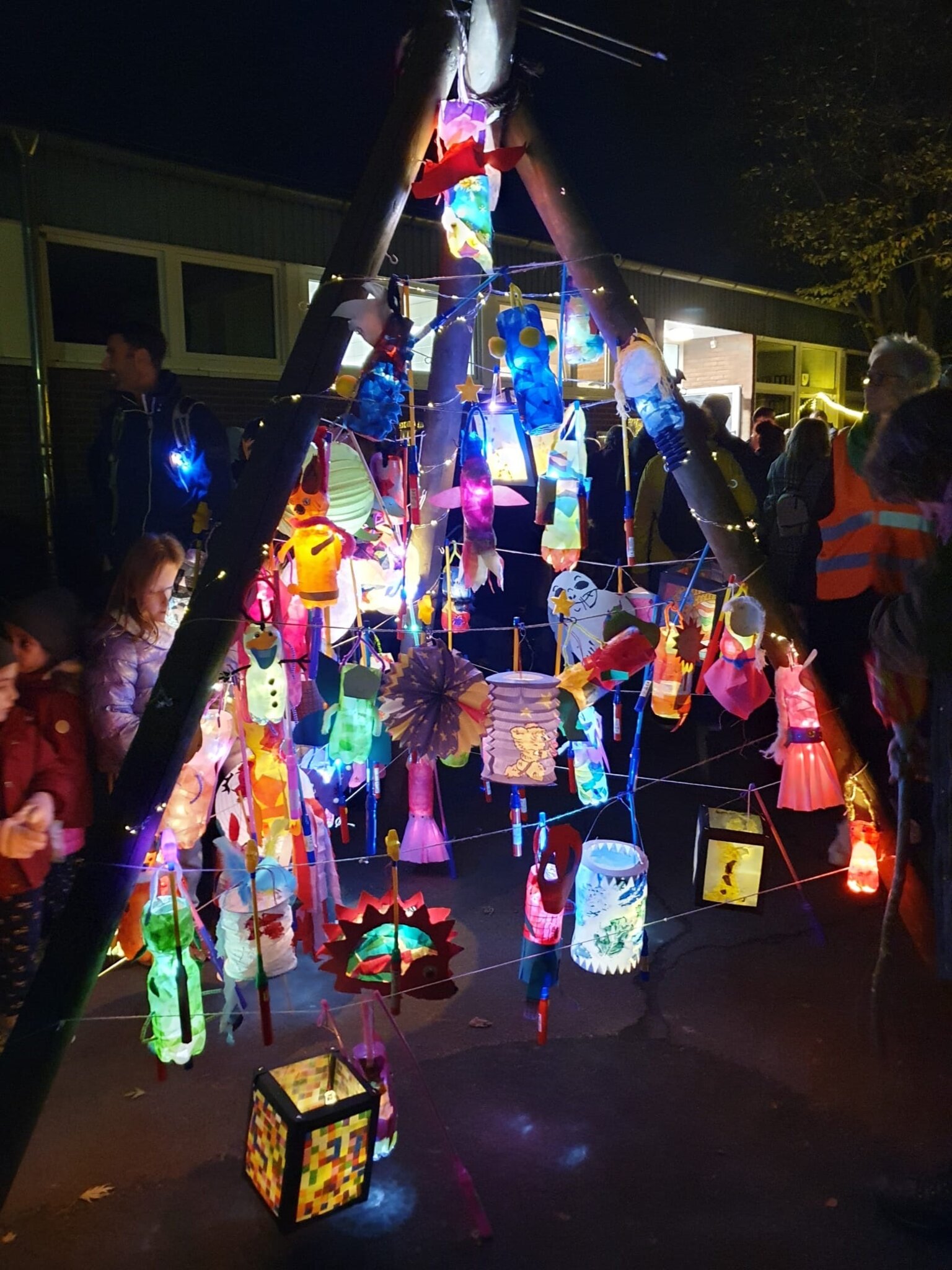 Familienzentrum Rosbach: St. Martin ritt zum Vogelnest - Windeck