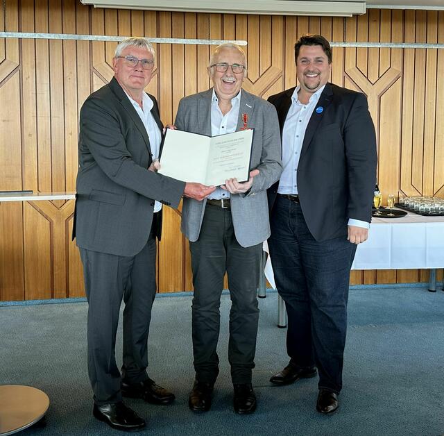 Bundesverdienstkreuz für Ulrich Knab: Besonderes Engagement in Politik ...
