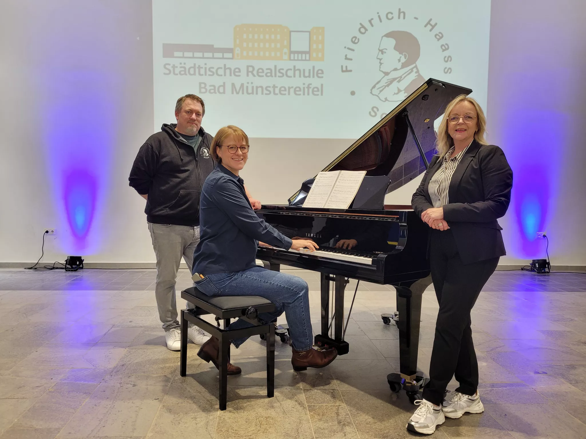 Neuer Flügel für das Schulzentrum: Instrument soll „beflügeln“ - Bad ...