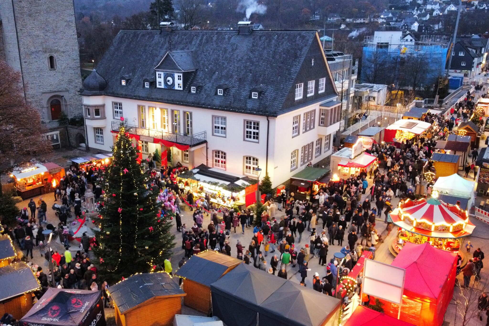 Weihnachtsmarkt Wiehl: Stimmungsvoller Weihnachtsmarkt - Wiehl