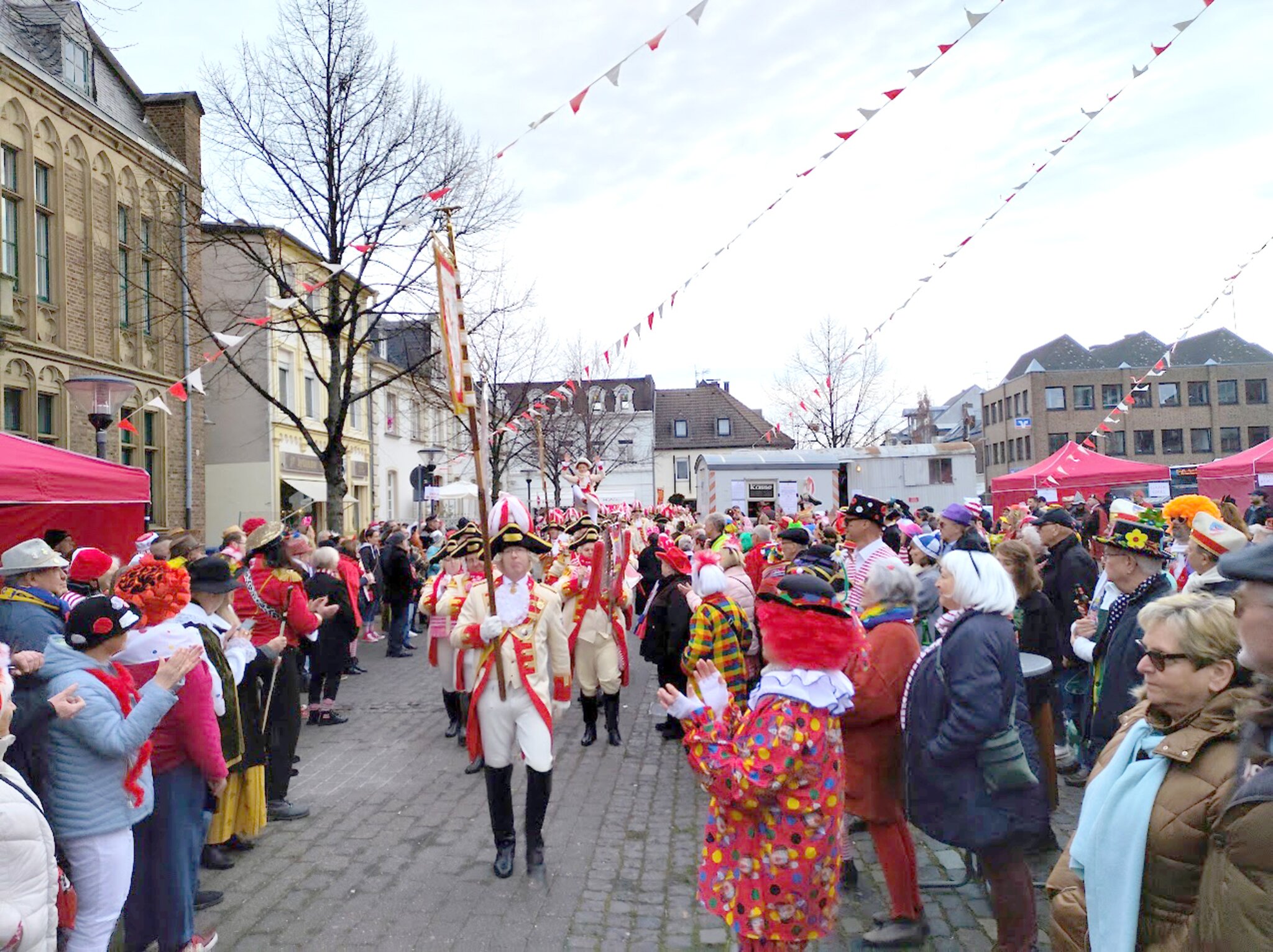 Gardebiwak der Stadtgarde: "Rathaussturm" mit Erper Unterstützung ...