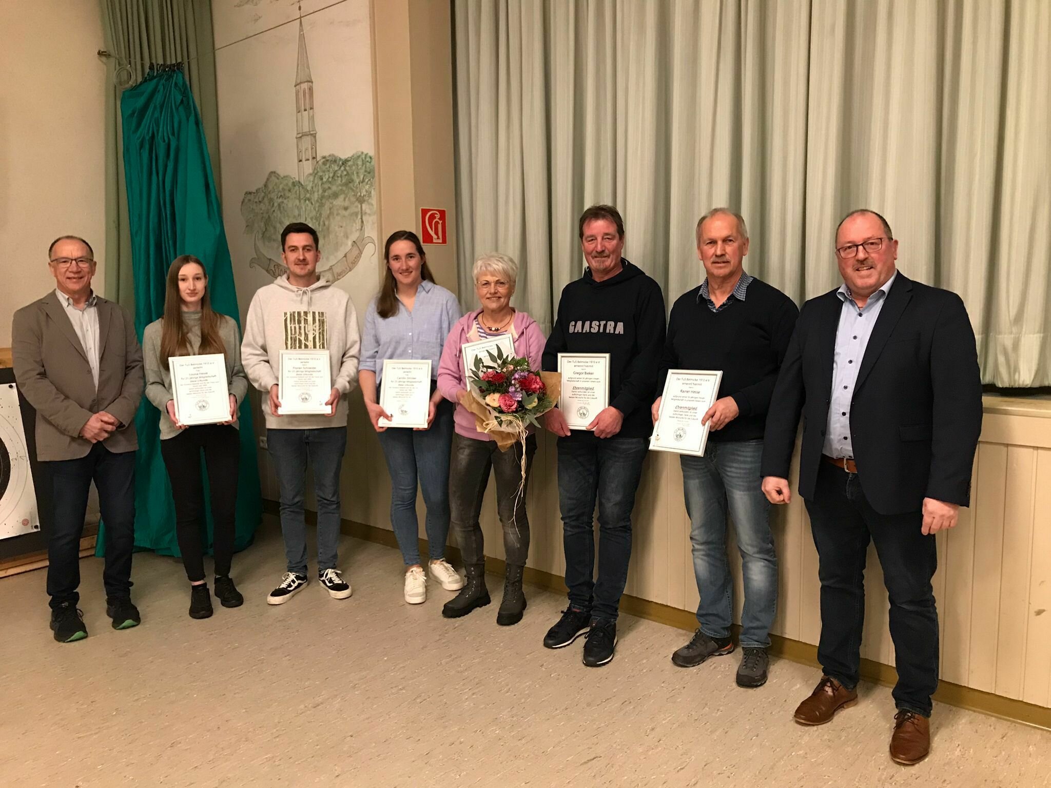 Tomasetti bleibt Vorsitzender: TuS Belmicke: Wandertag, Bogenschießen ...