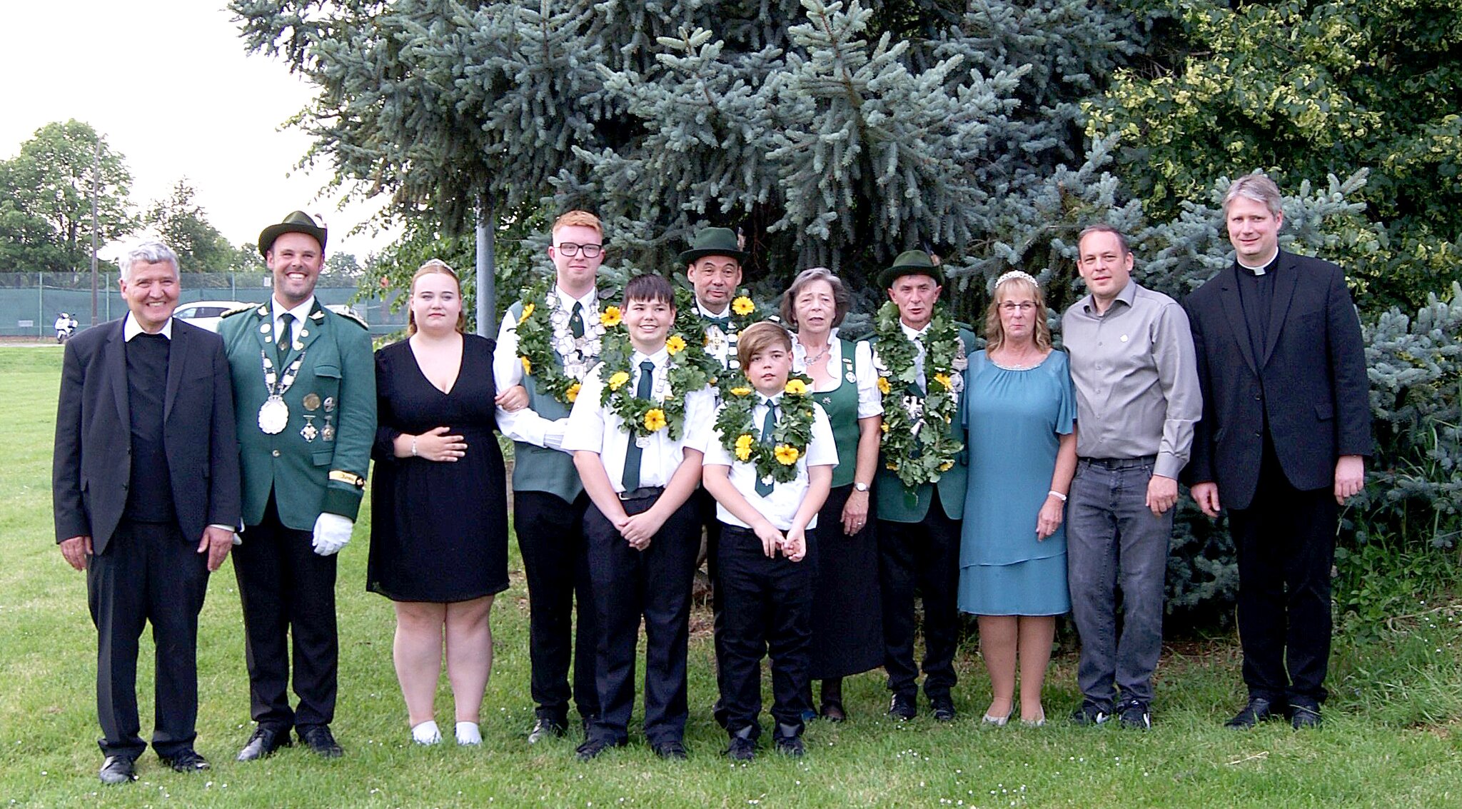 Schützenfest in Friesheim: St. Hubertus-Schützen krönen neue Majestäten ...