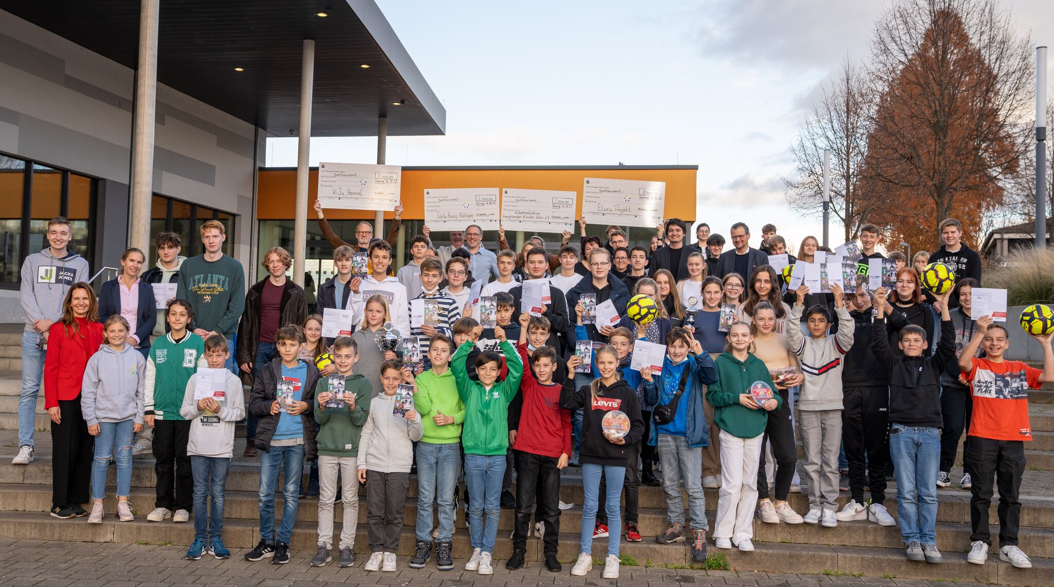 Für den guten Zweck: Gesamtschule spendet Erlös aus Sponsorenlauf - Hennef