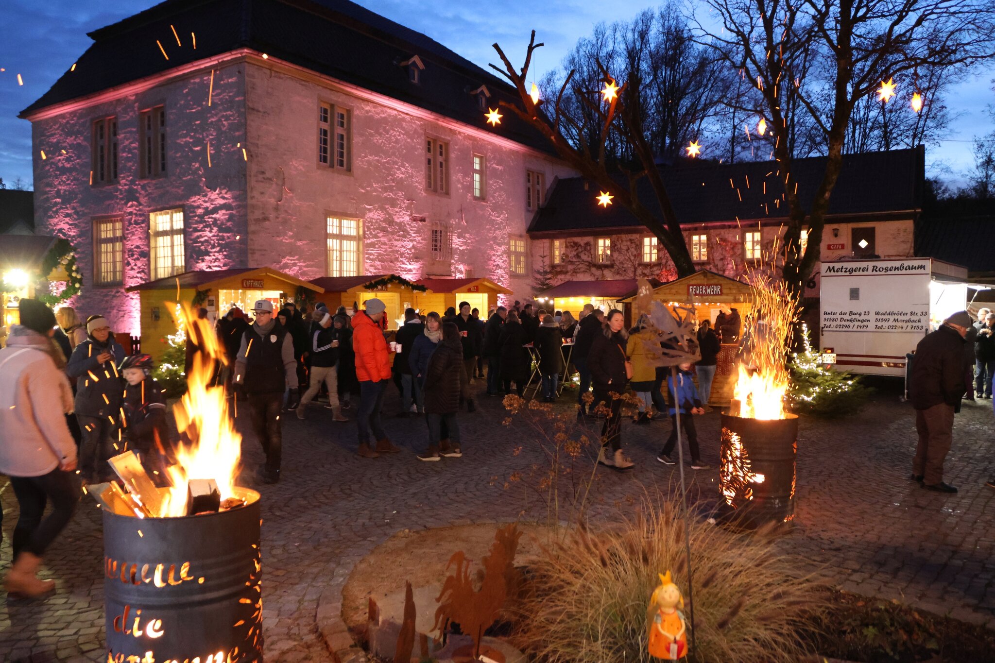 Weihnachtsmarkt in Denklingen: Gemütliche Burgweihnacht - Reichshof