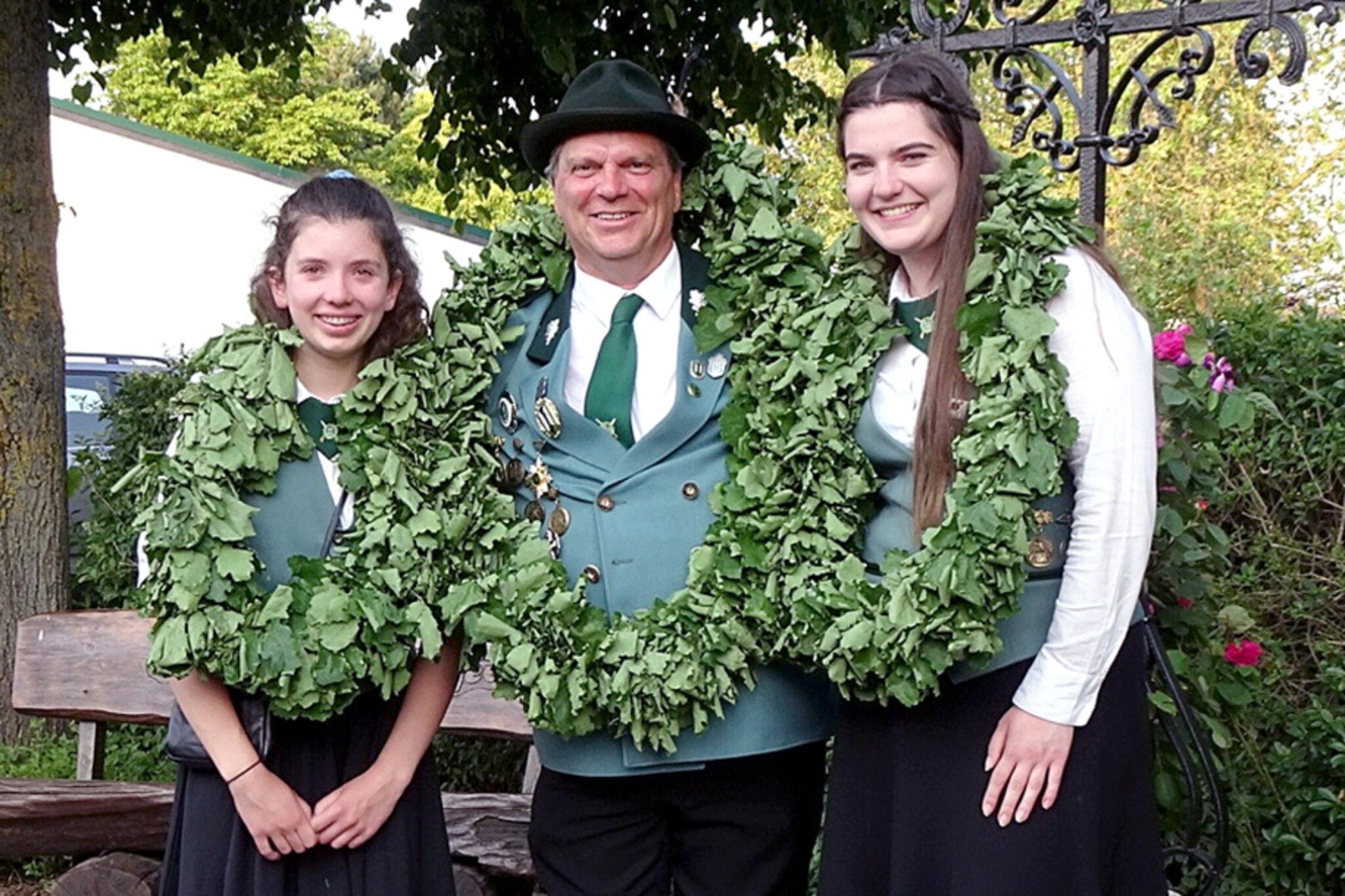 Bliesheimer Schützen: Schwestern-Duo und ein Vater, der dem Sohn folgt ...