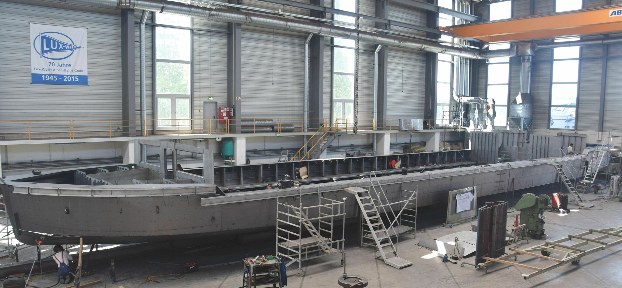 LUX-Werft baut für Hamburg: Mit voller Kraft voraus - Niederkassel