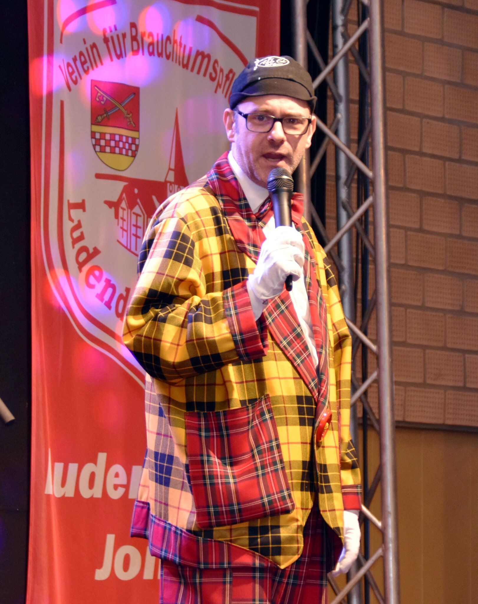 Herrensitzung in Ludendorf: Ludendorfer feiertenim „geliehenen Saal ...