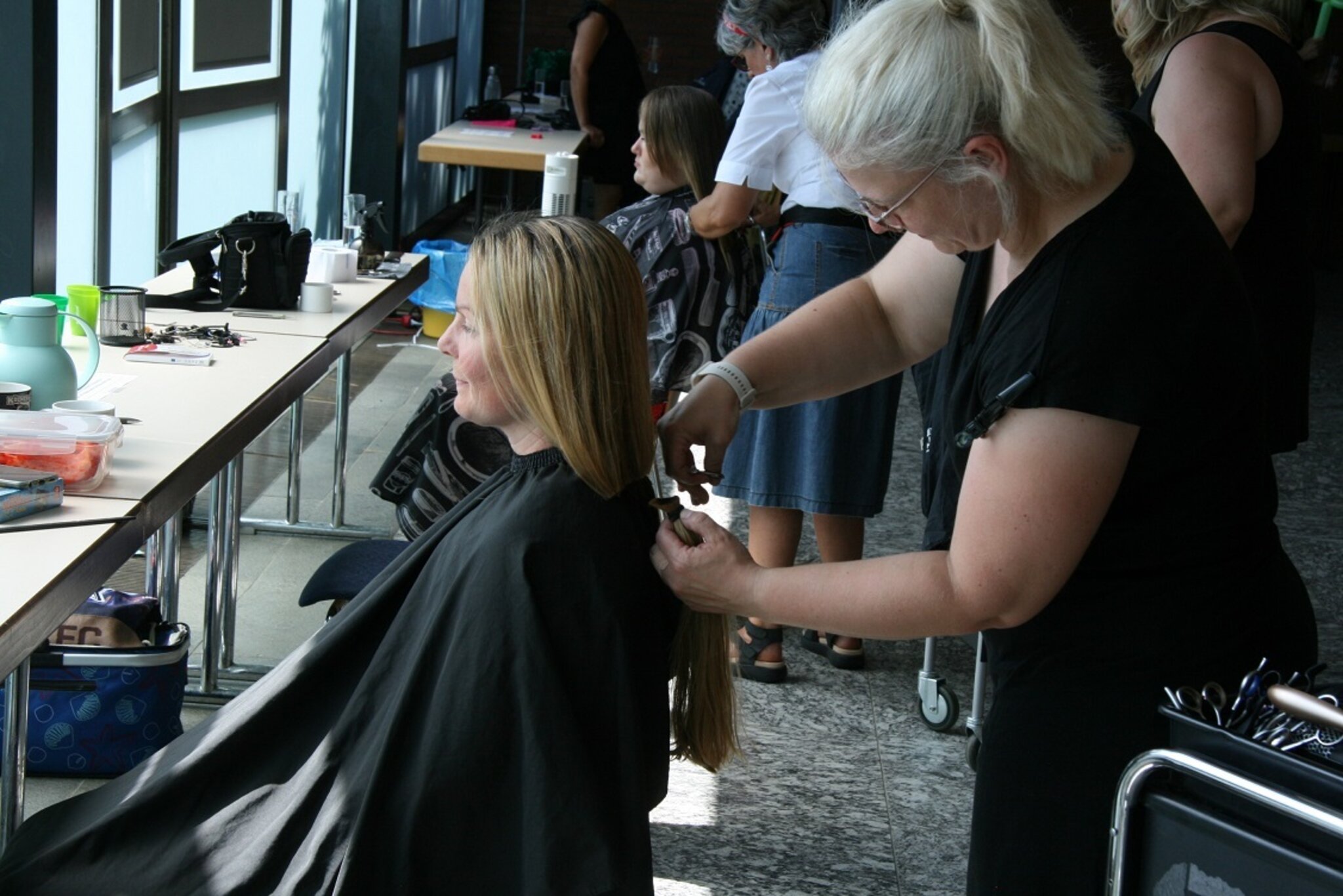 Aktion des KC Rheinland met Hätz: Für den guten Zweck die Haarpracht ...