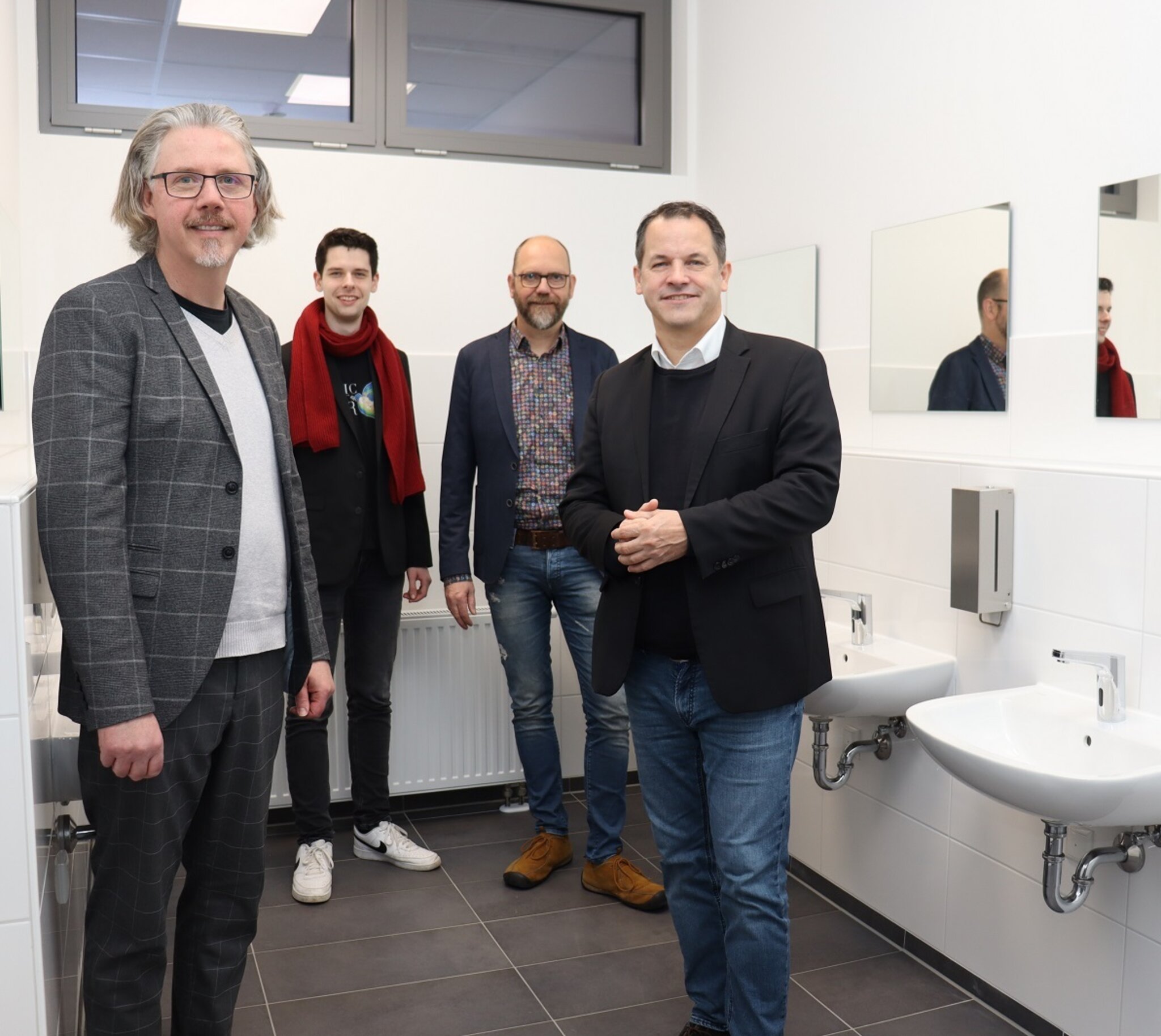 Saniert und erweitert: Neue Toilettenanlage im Schulzentrum - Pulheim