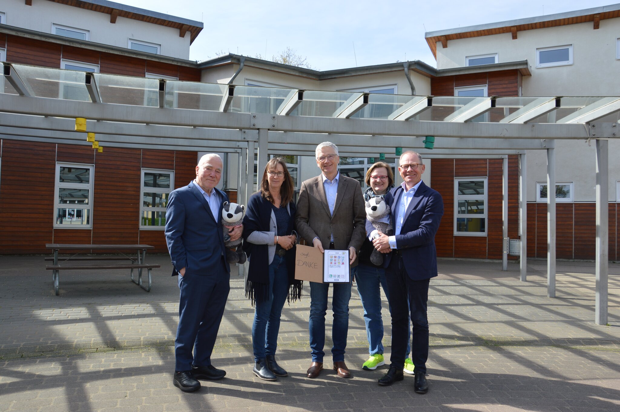 5000 Euro für iPads: GGS Grefrath lässt es „digital rappeln“ - Frechen