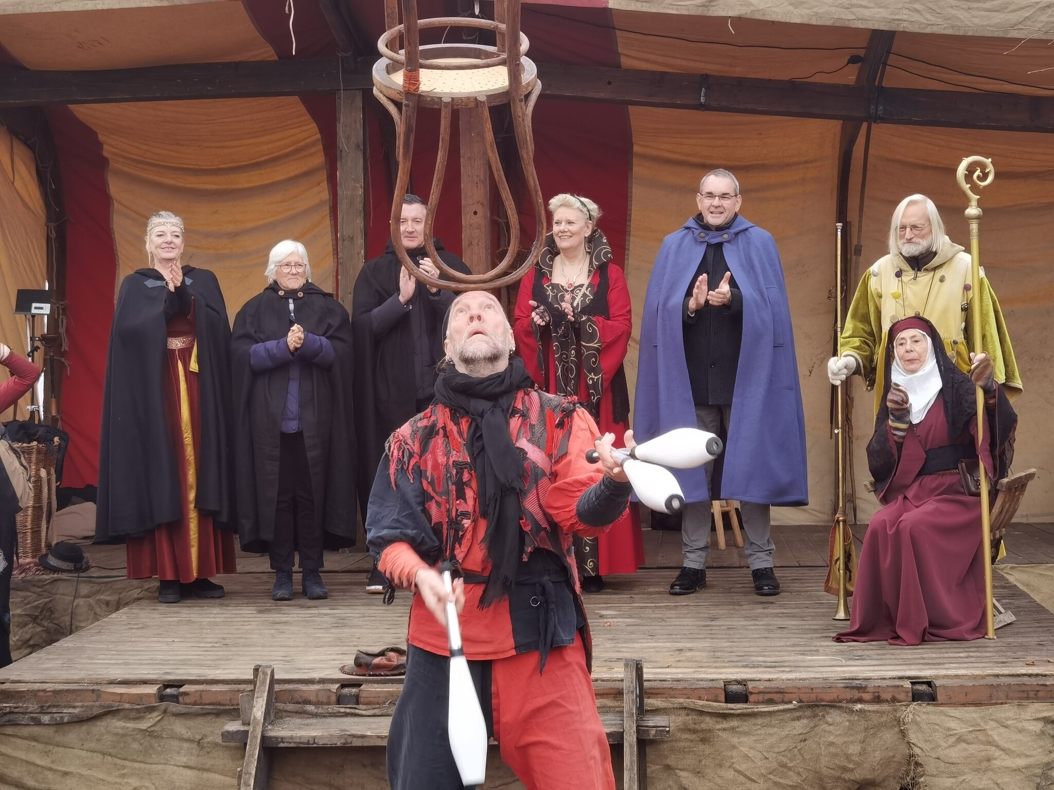 Mittelalterlicher Markt: Eröffnung mit Prozession und Gauklerspaß ...