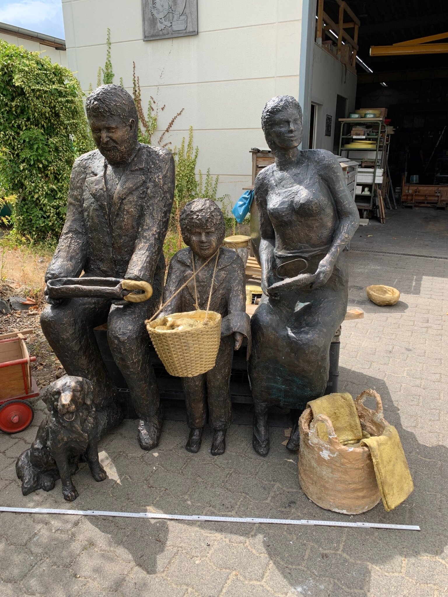 Neue Skulptur: „Beueler Familie“ ist fast fertig - Beuel