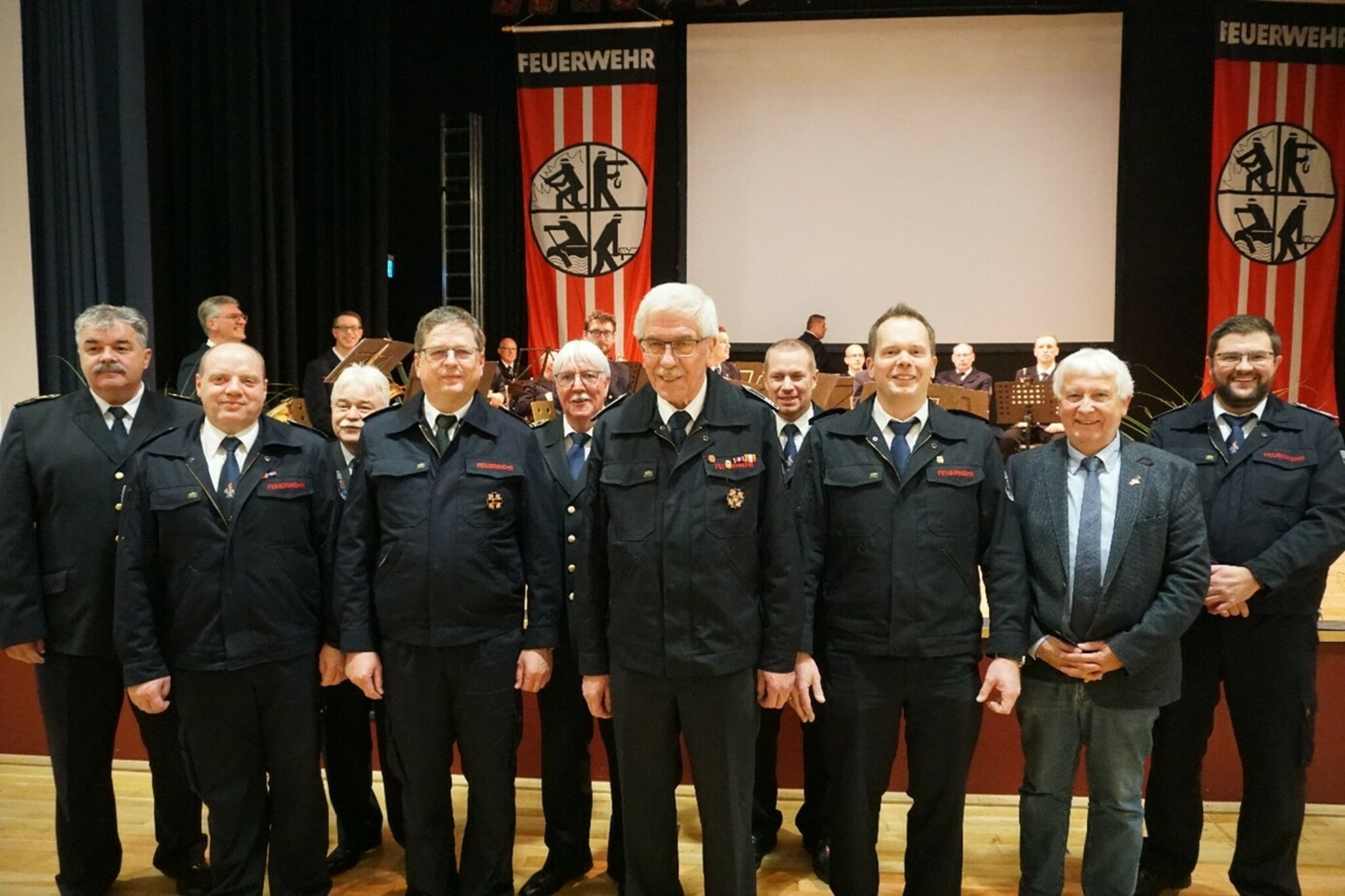 Feuerwehr Morsbach: Festakt für verdiente Feuerwehrleute - Morsbach
