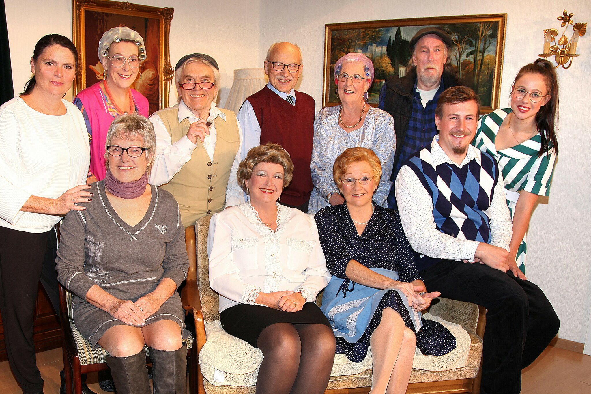 Zwei teuflische Tanten: Dilettantenverein meldet sich wieder zurück ...