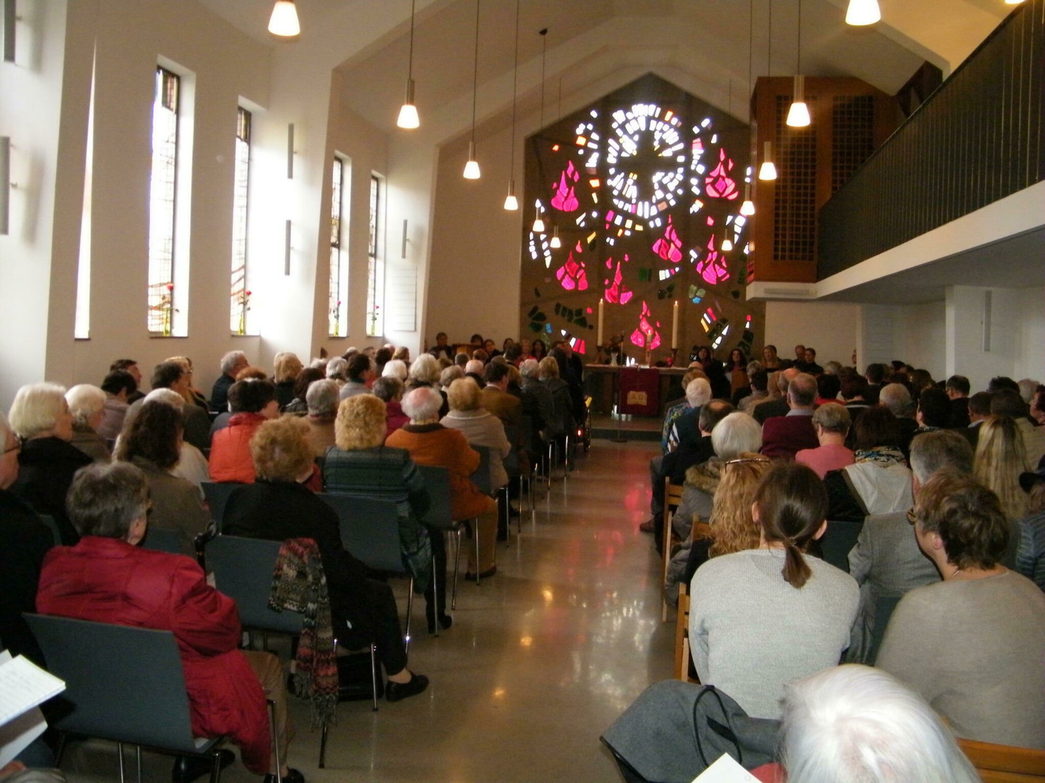 Nach Umbau wieder geöffnet: Evangelische Erlöserkirche erstrahlt in neuem Glanz - Bergheim