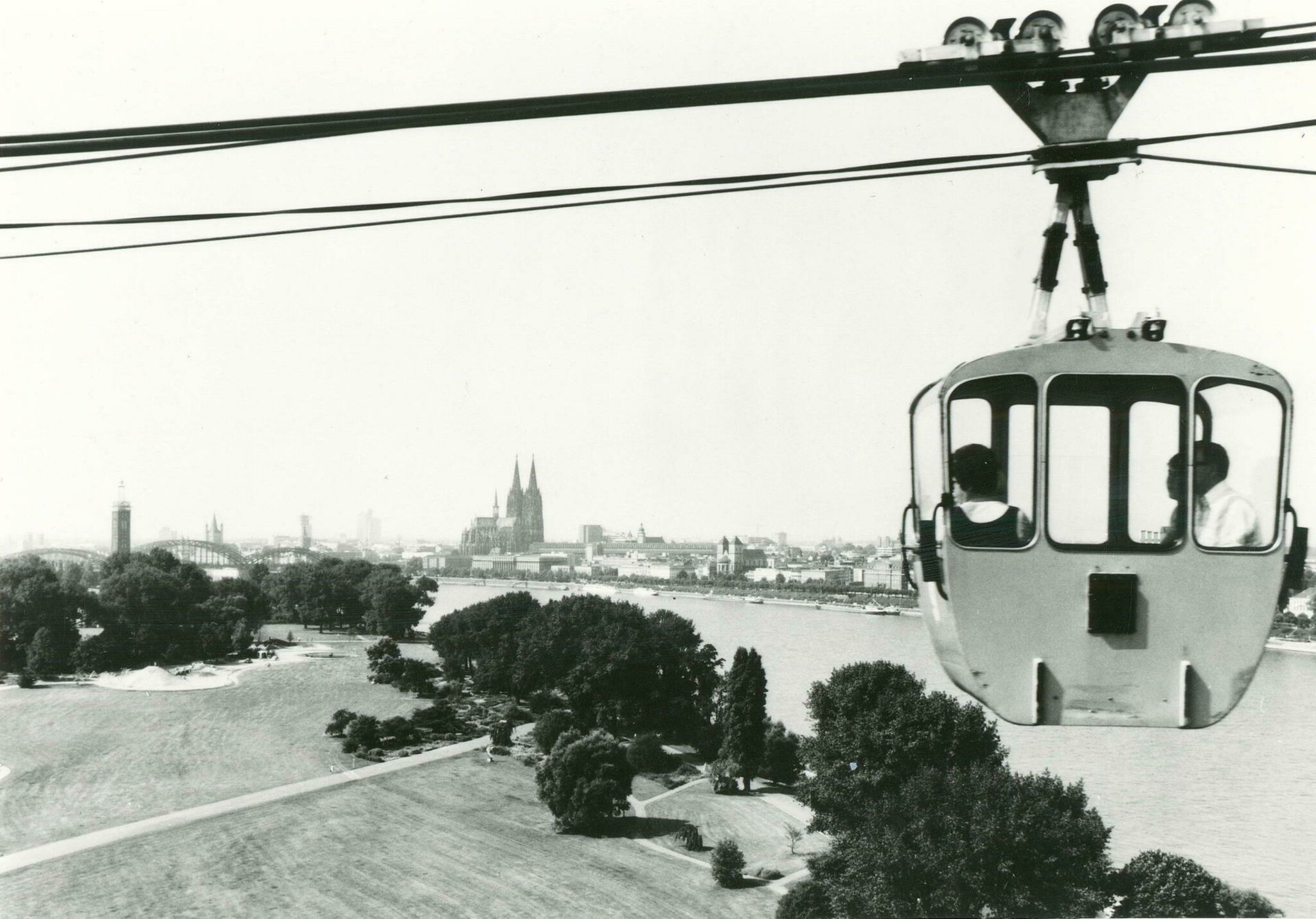 Grünes und schwebendes Jubiläum: Den Rheinpark und die Seilbahn gibt es ...