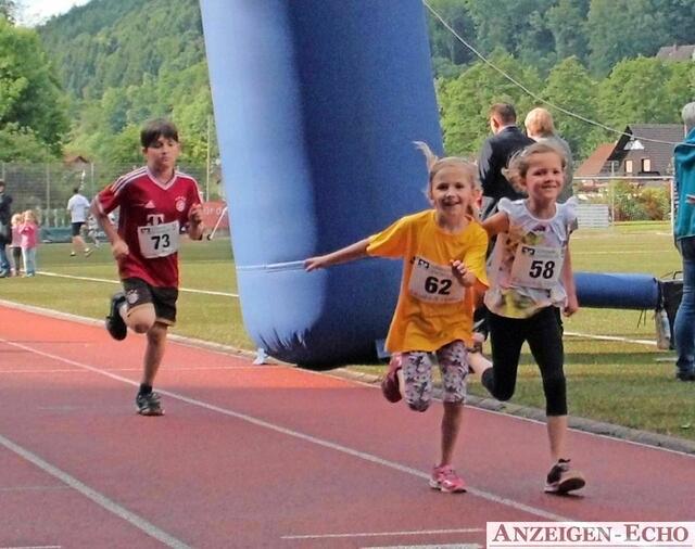 Fun and Run im Stadion: Große Resonanz beim Volksbank-Lauf