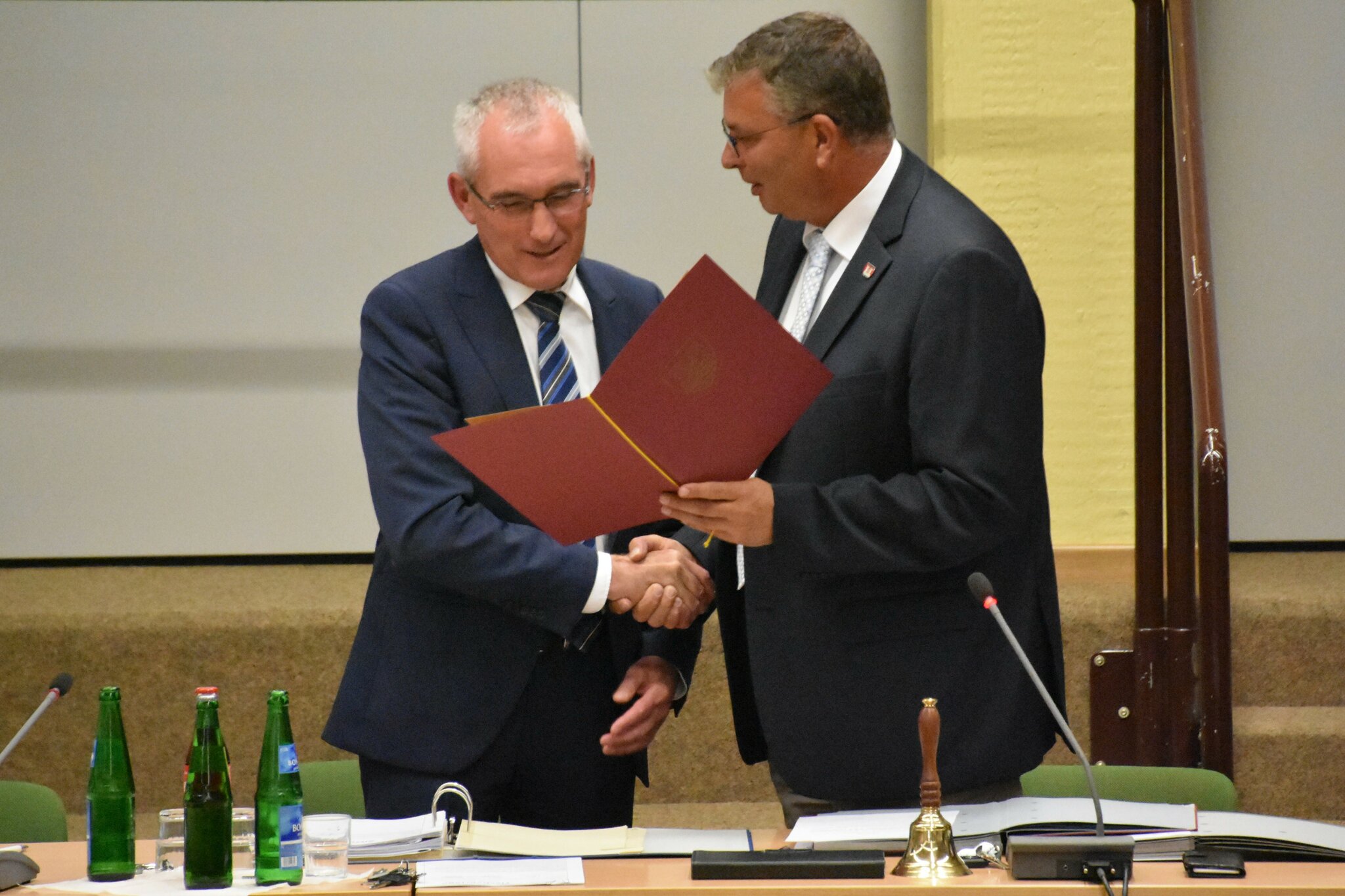 Wiedergewählt: Helmut Esch als Erster Beigeordneter vereidigt ...