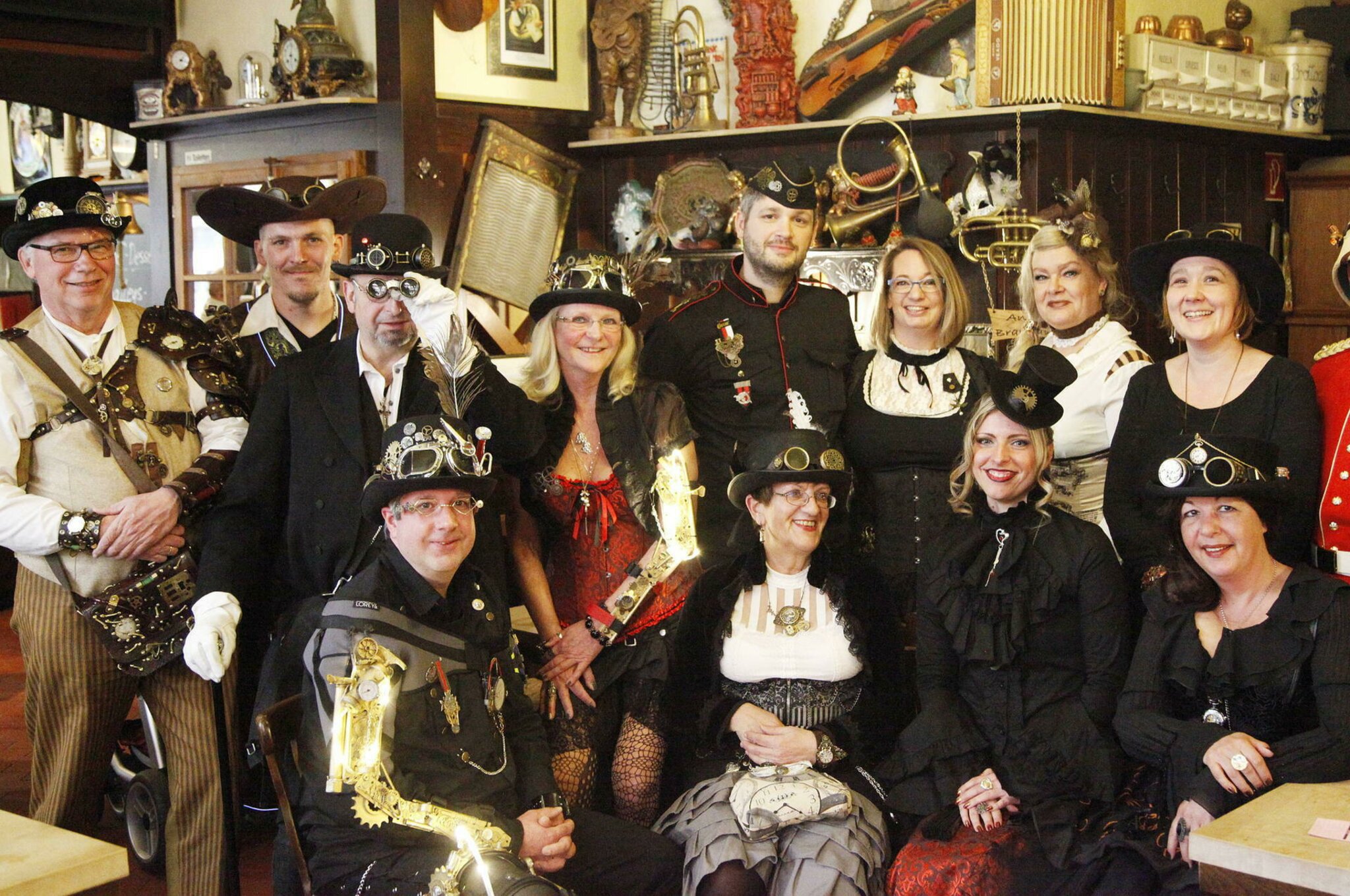 Nostalgie und Hightech: 1. Kölner Steampunk Club lädt zum ...