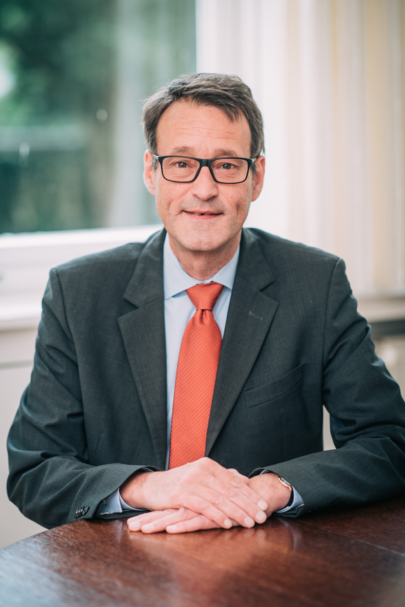 Retourenmanagement im Online-Handel: Neues Buch von EUFH-Professor ...