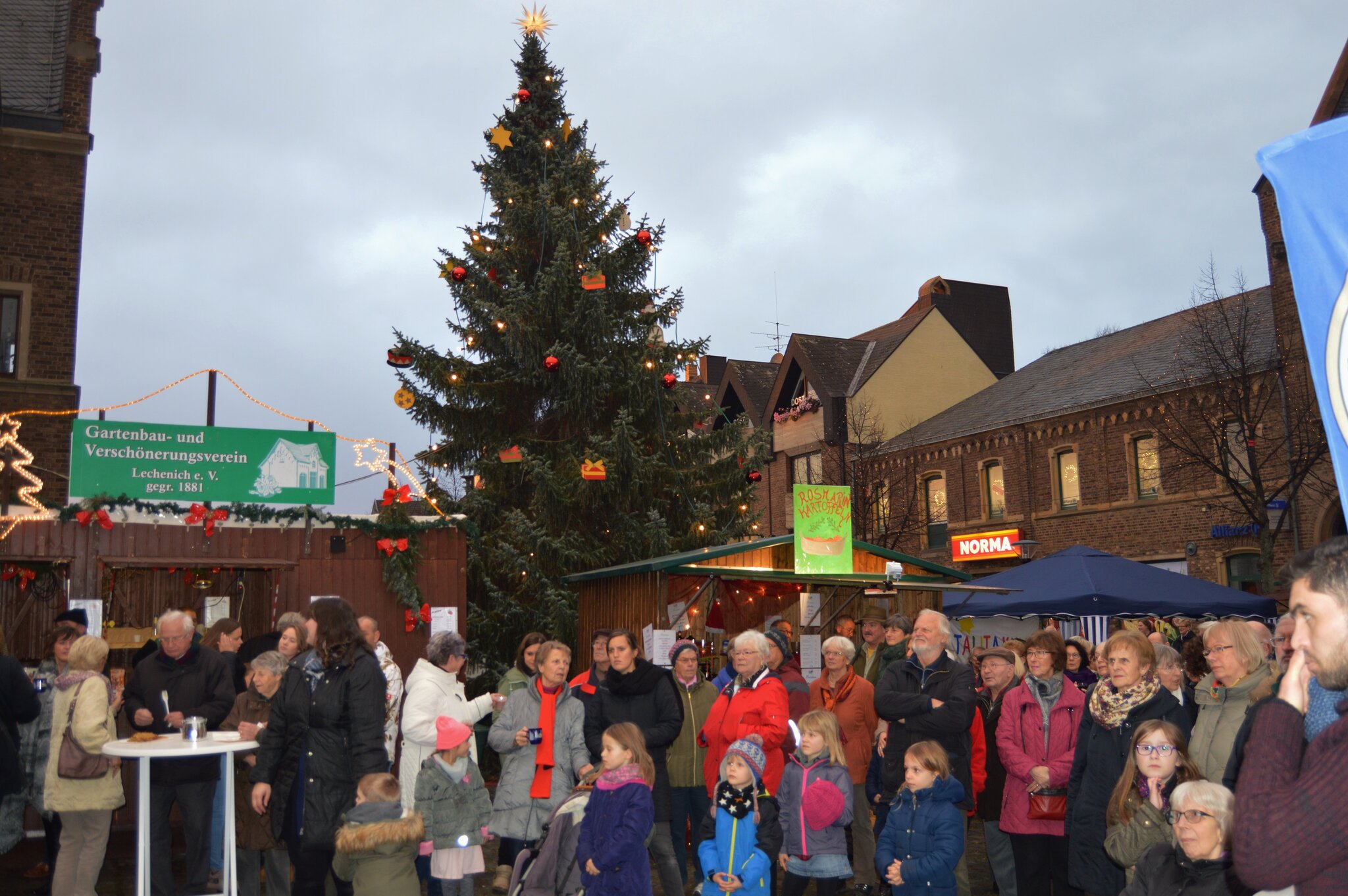 Weihnachtsmarkt in Lechenich: Vorfreude auf Weihnachten - Erftstadt