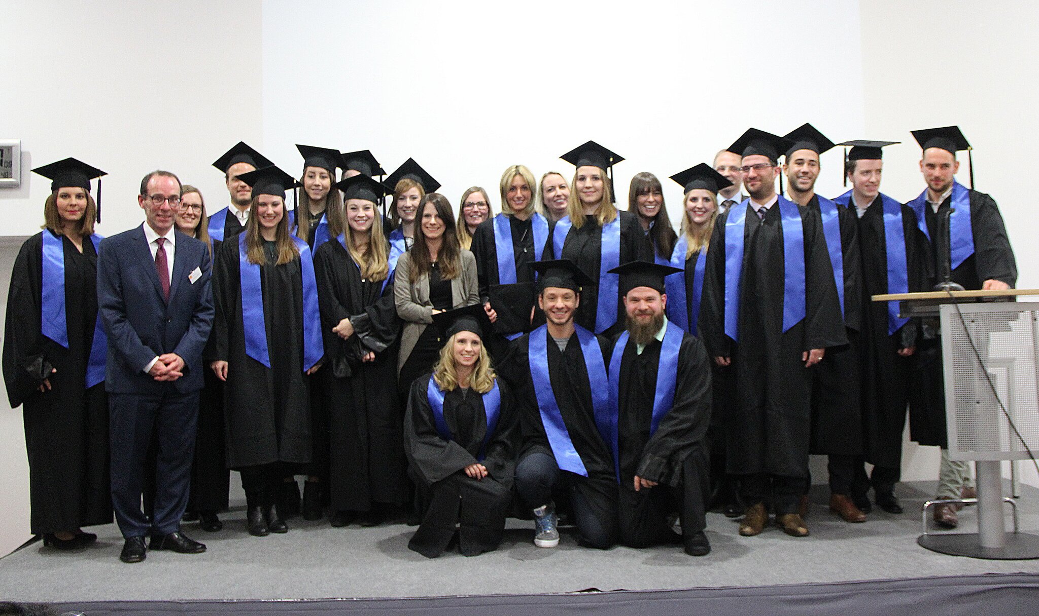 Studium hat entschieden weitergebracht: EUFH verabschiedete Master ...