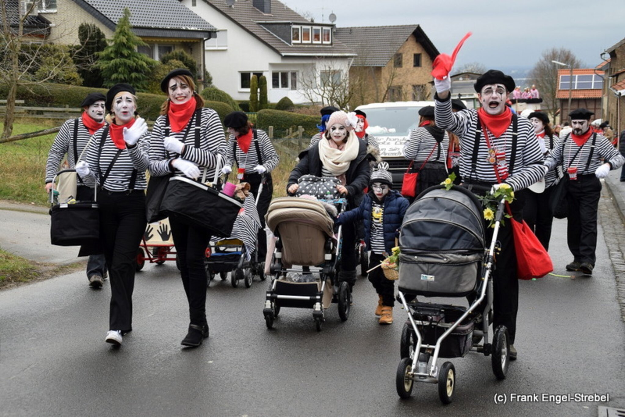 Kinderkarnevalszug in Waldorf 2018: Prinzessin Julia I. ließ es Strüßje ...