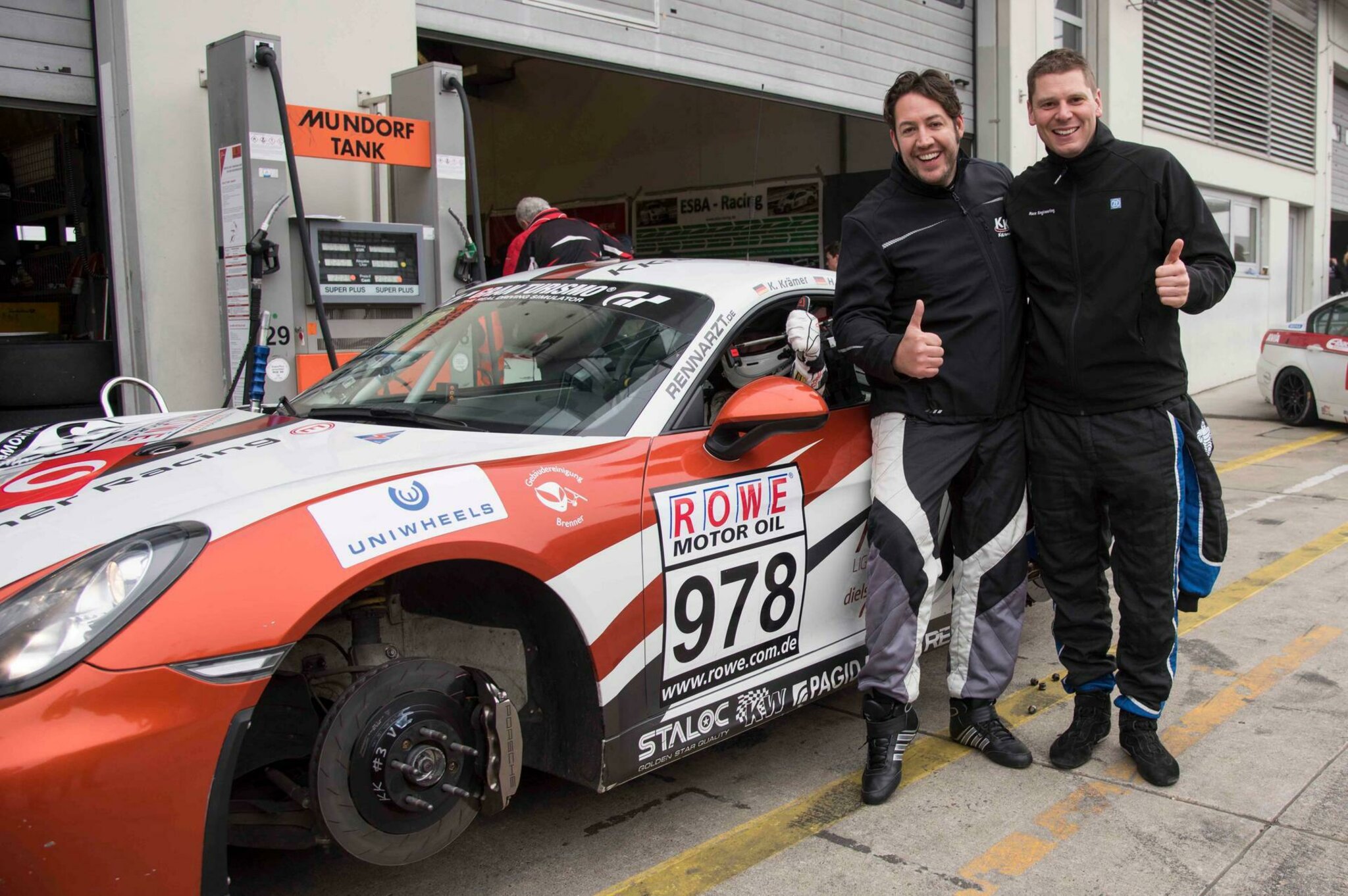 Heiße Reifen: KKrämer Racing zum Auftakt auf Platz sechs