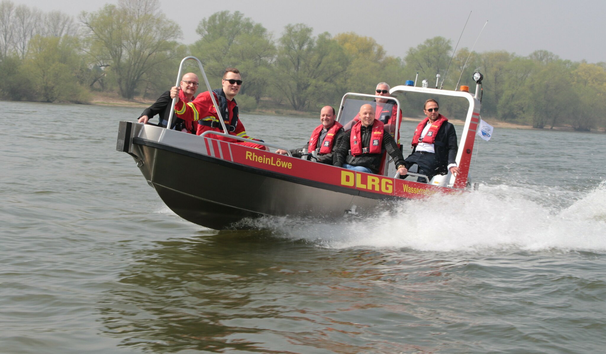 Rheinlöwe rettet Leben: Sicherer Fluss dank DLRG und dem neuen ...