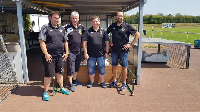 VfL hilft Germania: Vereinsheim abgebrannt: Sindorfer spenden Bälle ...