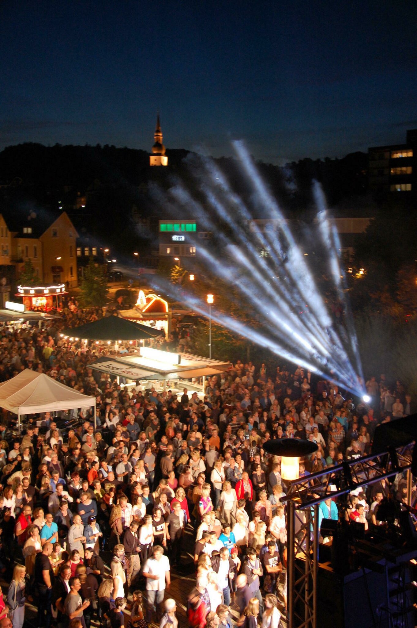 Stimmung pur: Bergneustädter Rathausplatz Open-Air - Bergneustadt