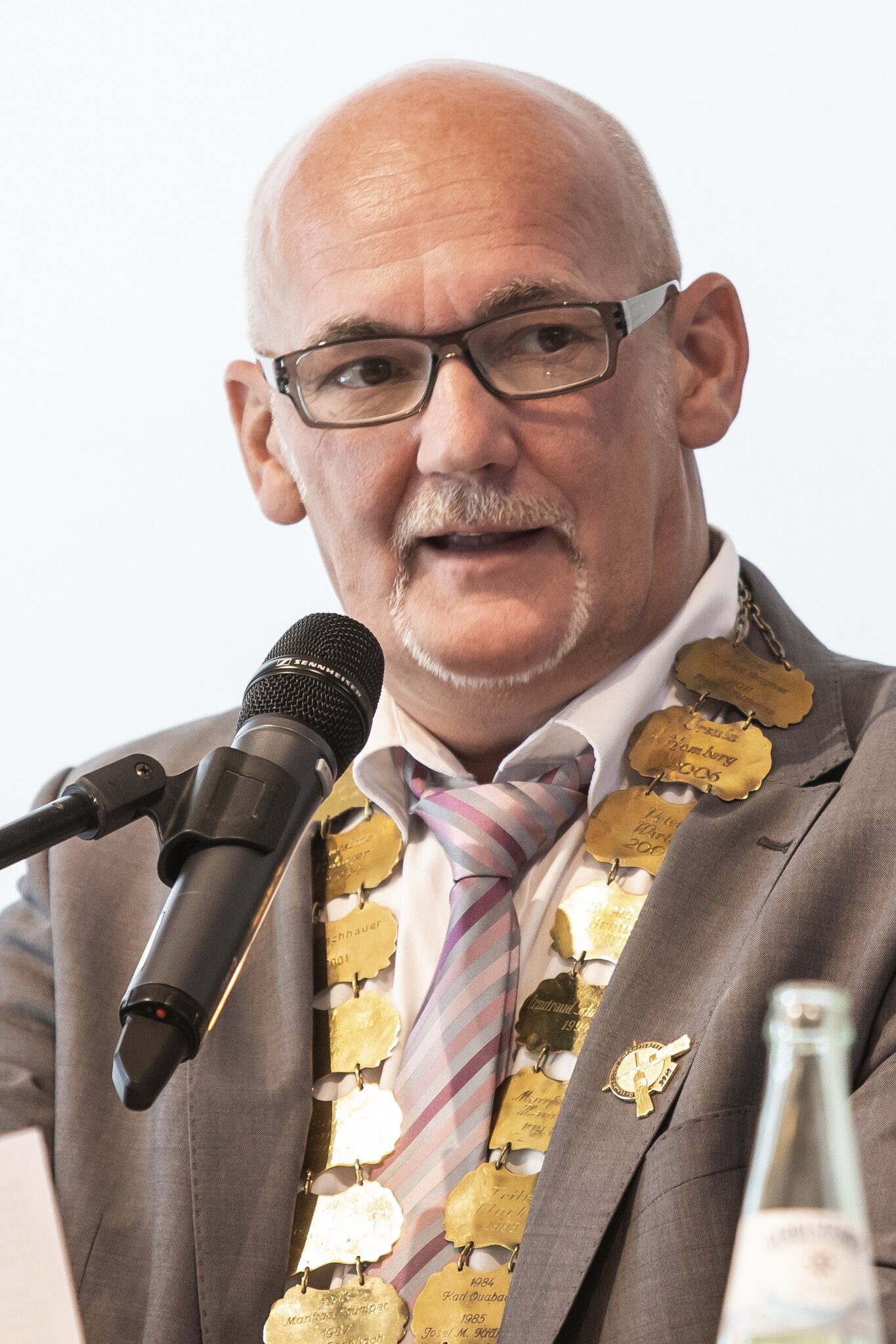 Bessemsbenger Orden: Joachim Stüttem erhält „Lindlars ...