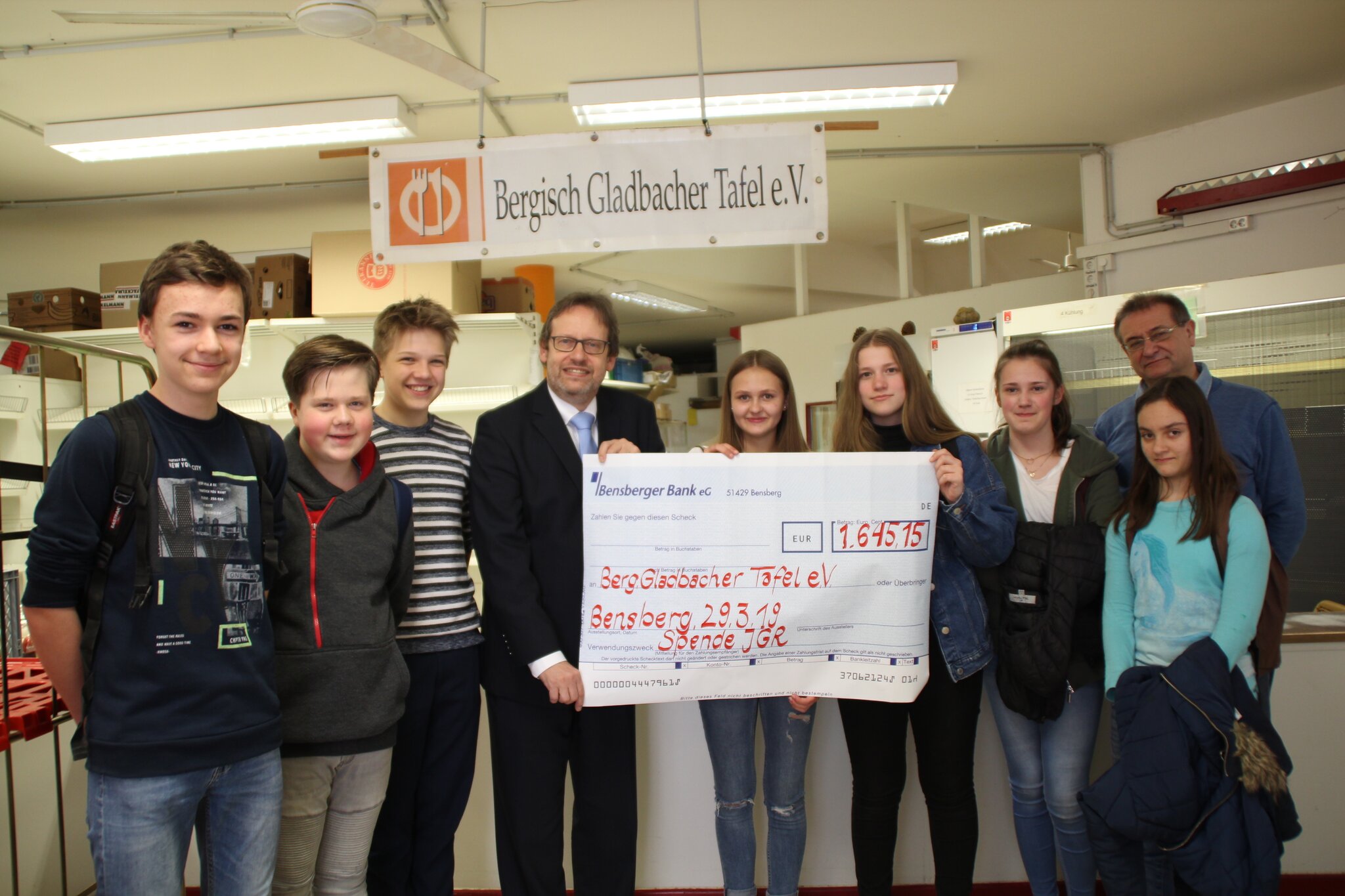 Spende an die Tafel: Realschule spendet zum zehnten Mal - Bergisch Gladbach