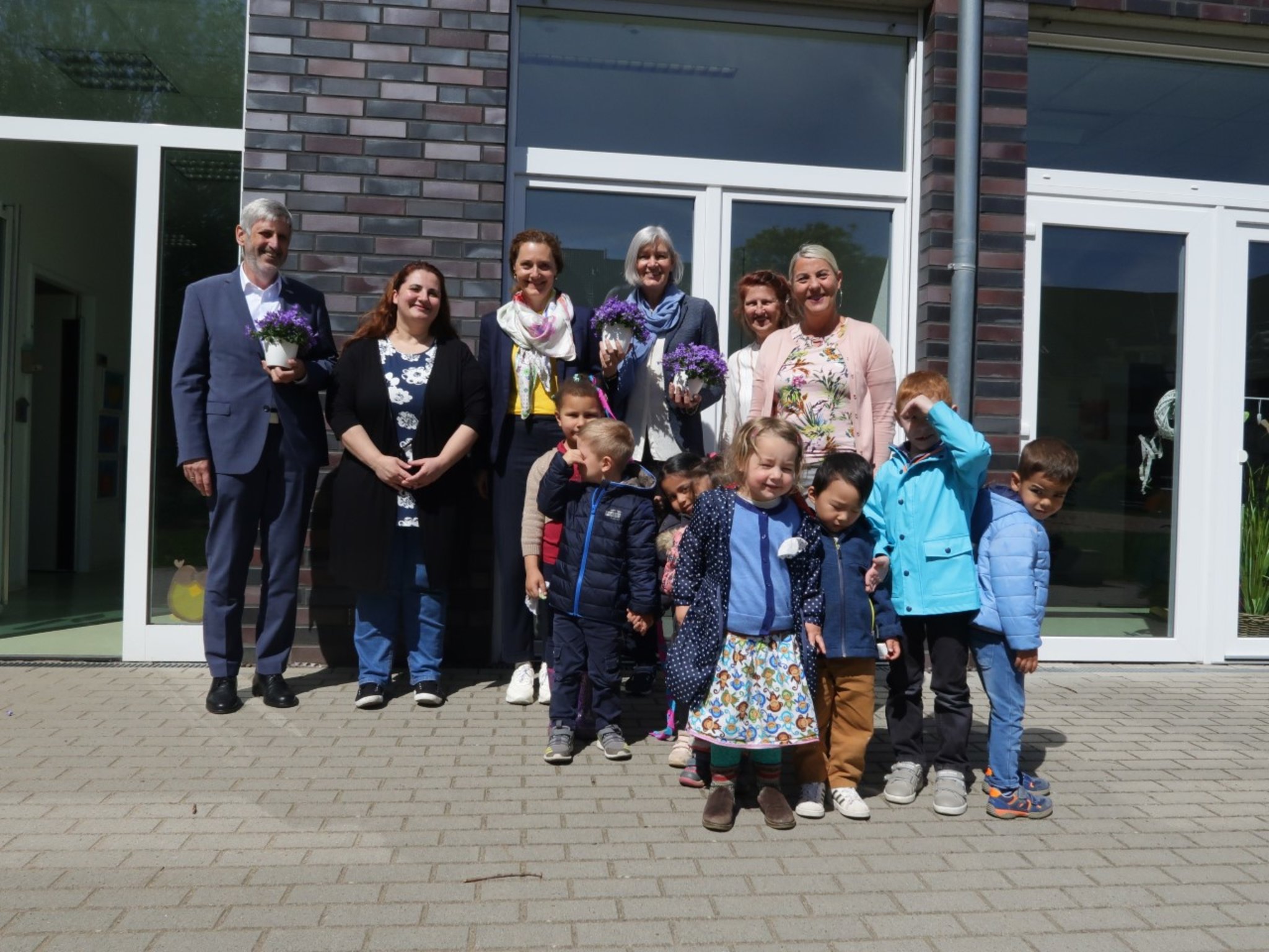 Tag der Kinderbetreuung - Eltern danken Erzieherinnen und Erziehern ...