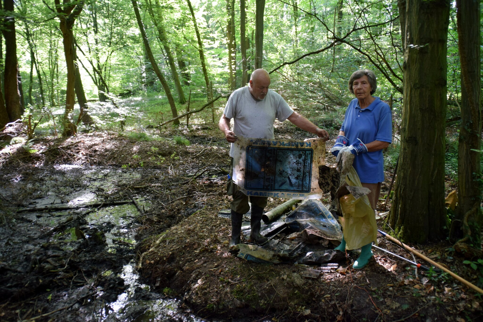 Entsetzen über Müll im Wald: "Offensive plastikmüllfreies Alfter ...