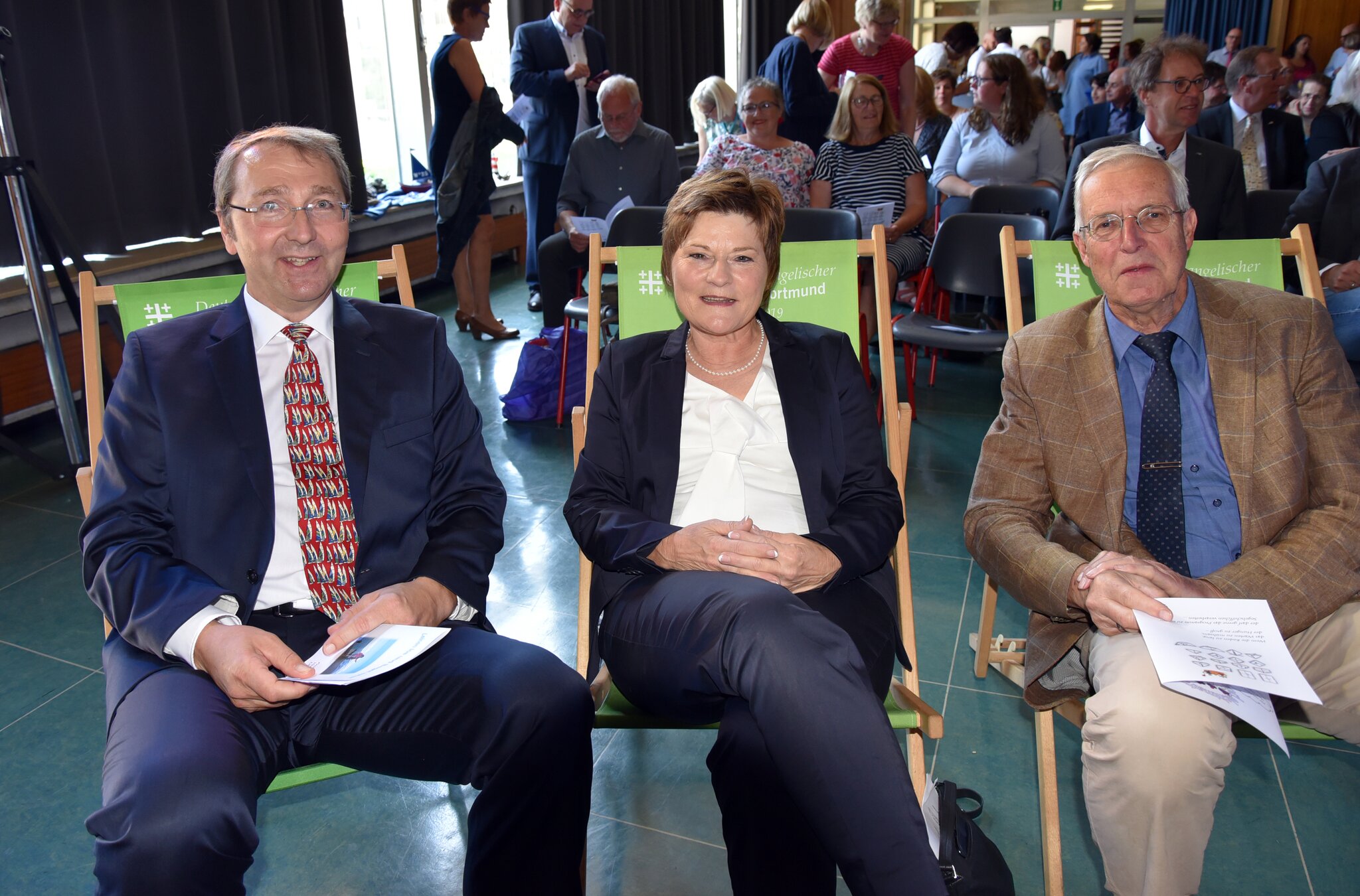 Schulleiterin sticht in See: Hauptschule verabschiedet Ulrike ...