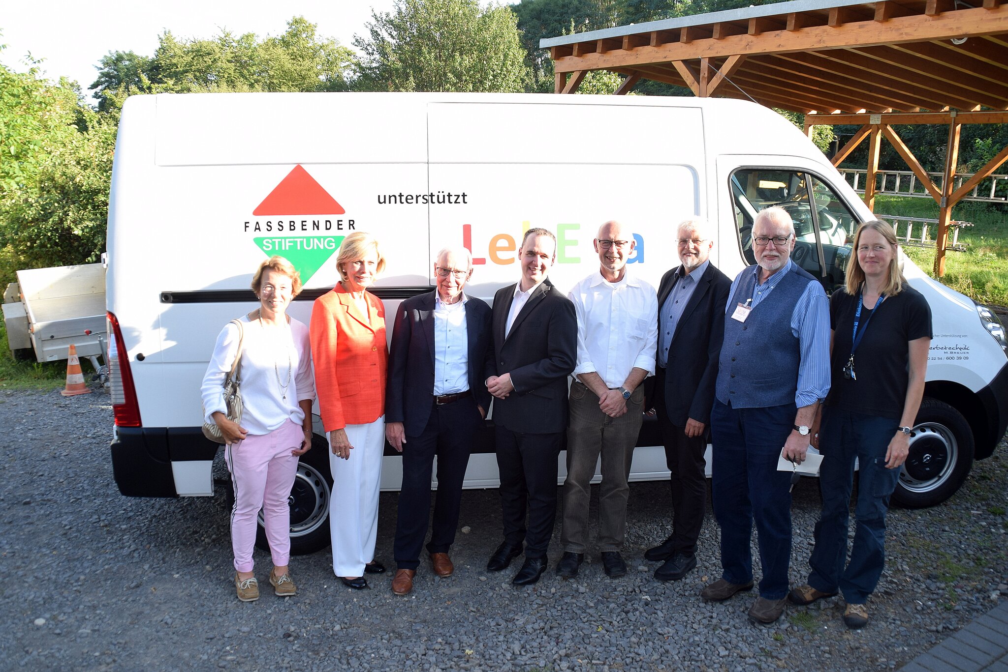 Ein Herz für Bedürftige: Neues Fahrzeug für die LebEKa im Vorgebirge ...