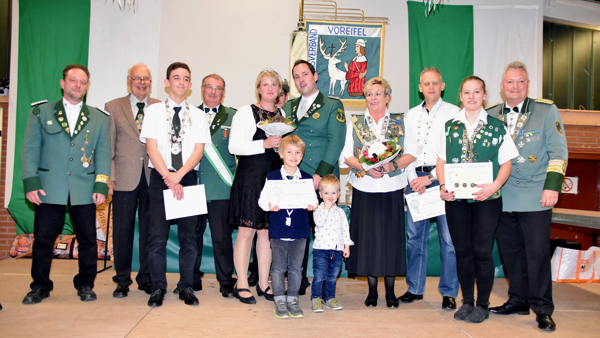 Frauen auf dem Vormarsch: Neue Bezirkskönigin ist Anne Beer aus ...