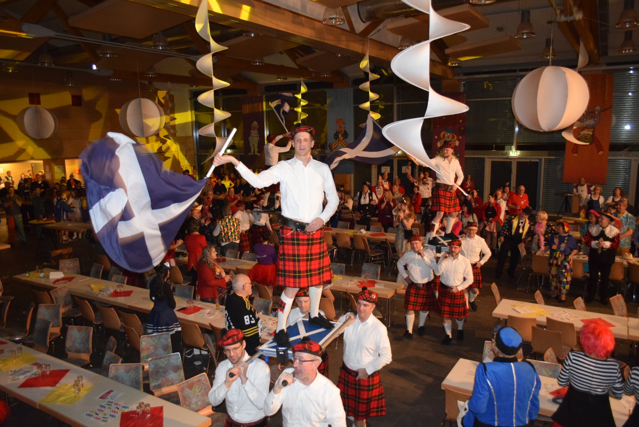 Fast sechstündige Narretei in Windhagen: Prinzenfete die Huldigung für ...