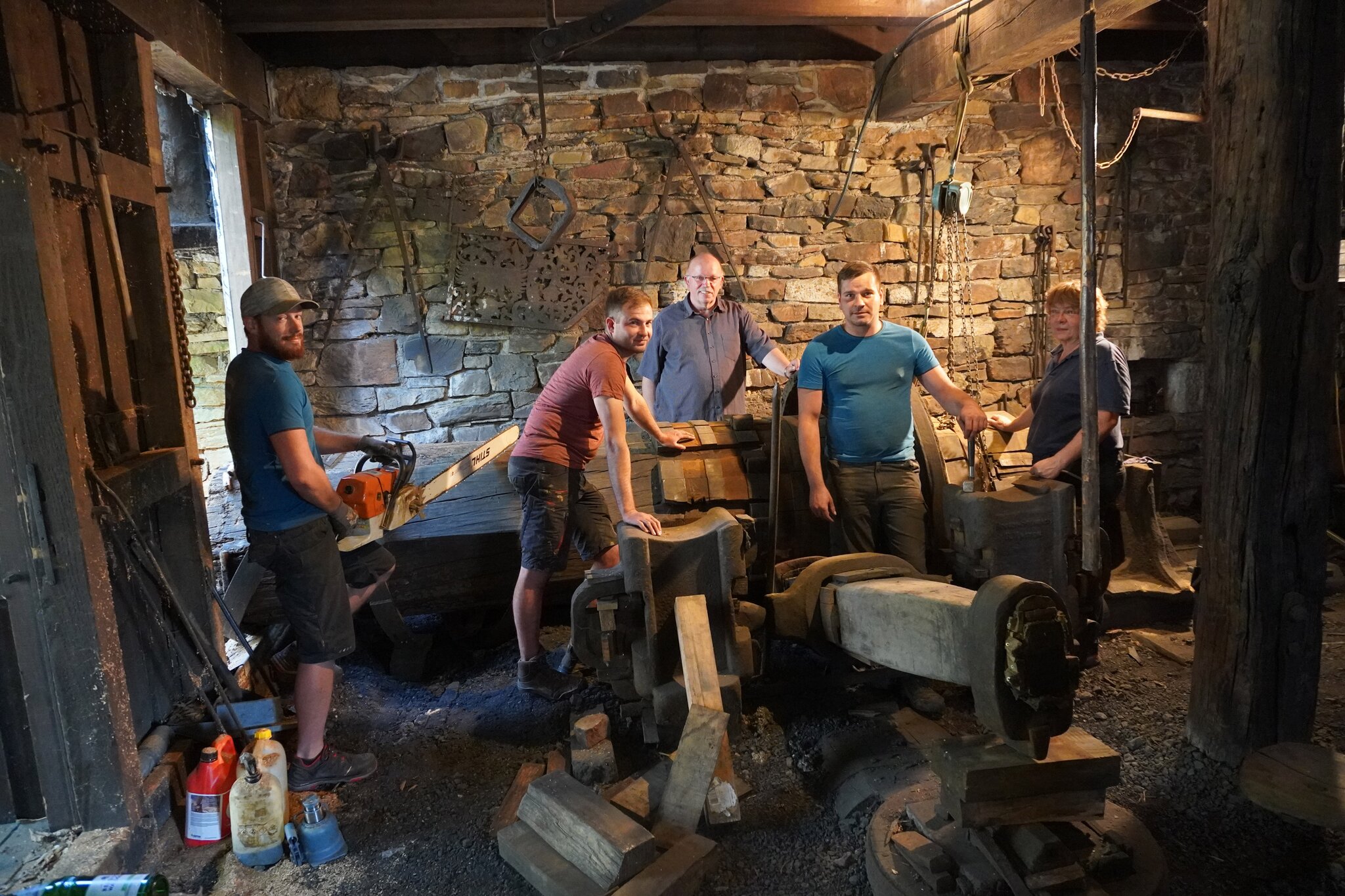 Hammerwerk im Bergischen Museum: Arbeiten an Welle und Wasserrad ...