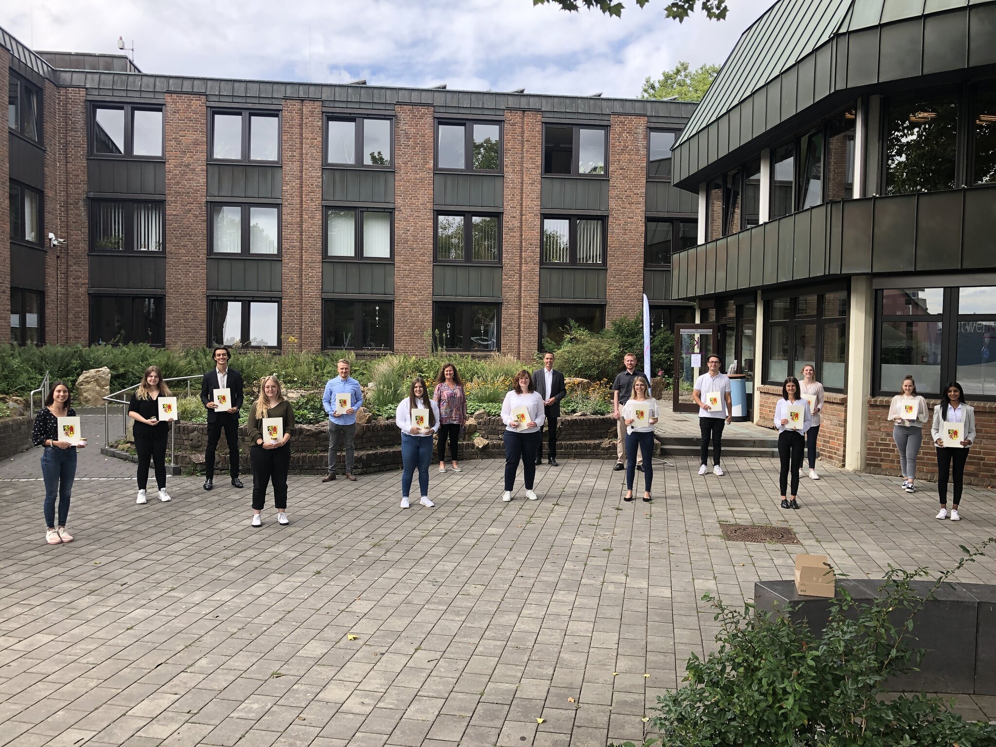 Ausbildungsstart bei der Kolpingstadt: Stadt Kerpen übernimmt ehemalige Auszubildende - Kerpen