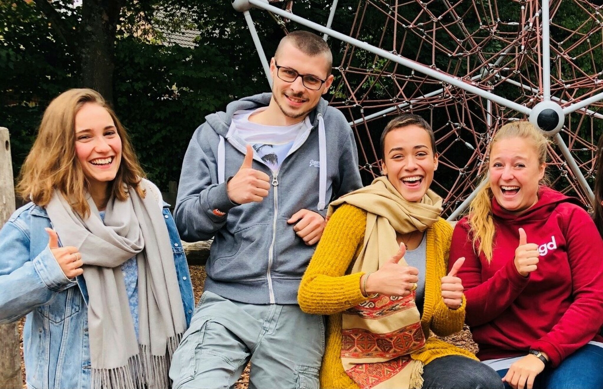 Unterstützung für Kleinen Goldfisch: Kronos Titan spendete 1.500 Euro ...