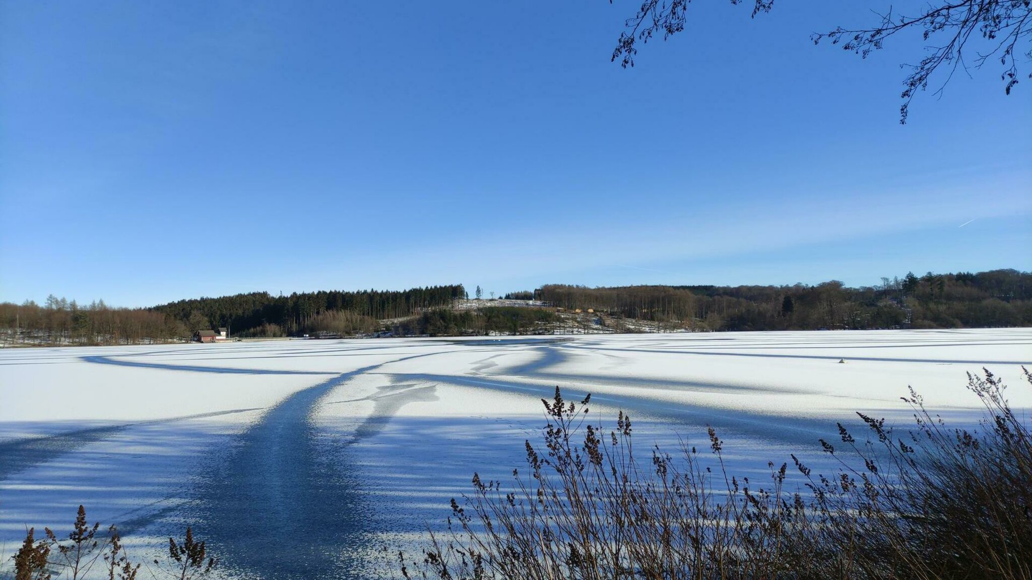 Winterliche Impressionen: Eisige Talsperre - Marienheide