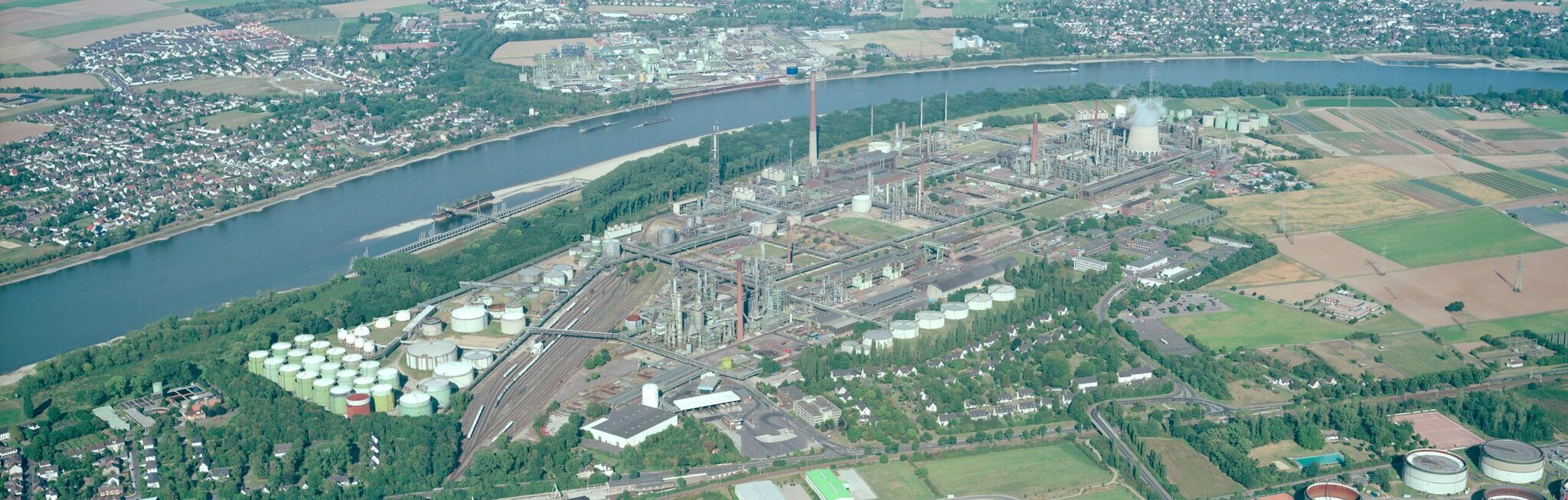 "Das ganze Piano spielen": Raffinerie wird zum Shell Energy & Chemicals ...