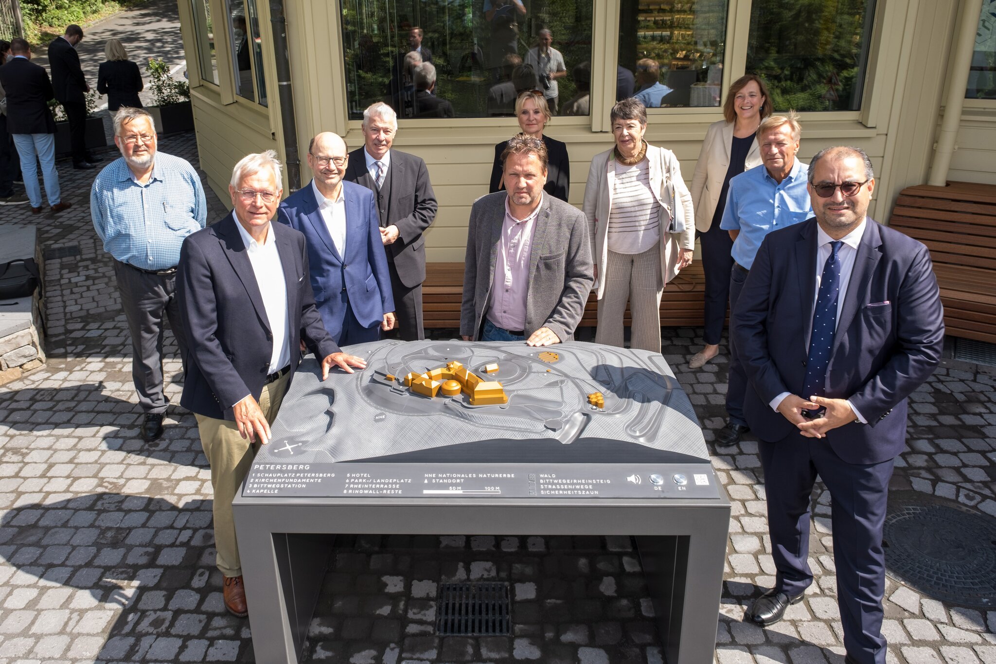 Besucherzentrum auf dem Petersberg erweitert: Tastmodell & Lauschtour ...