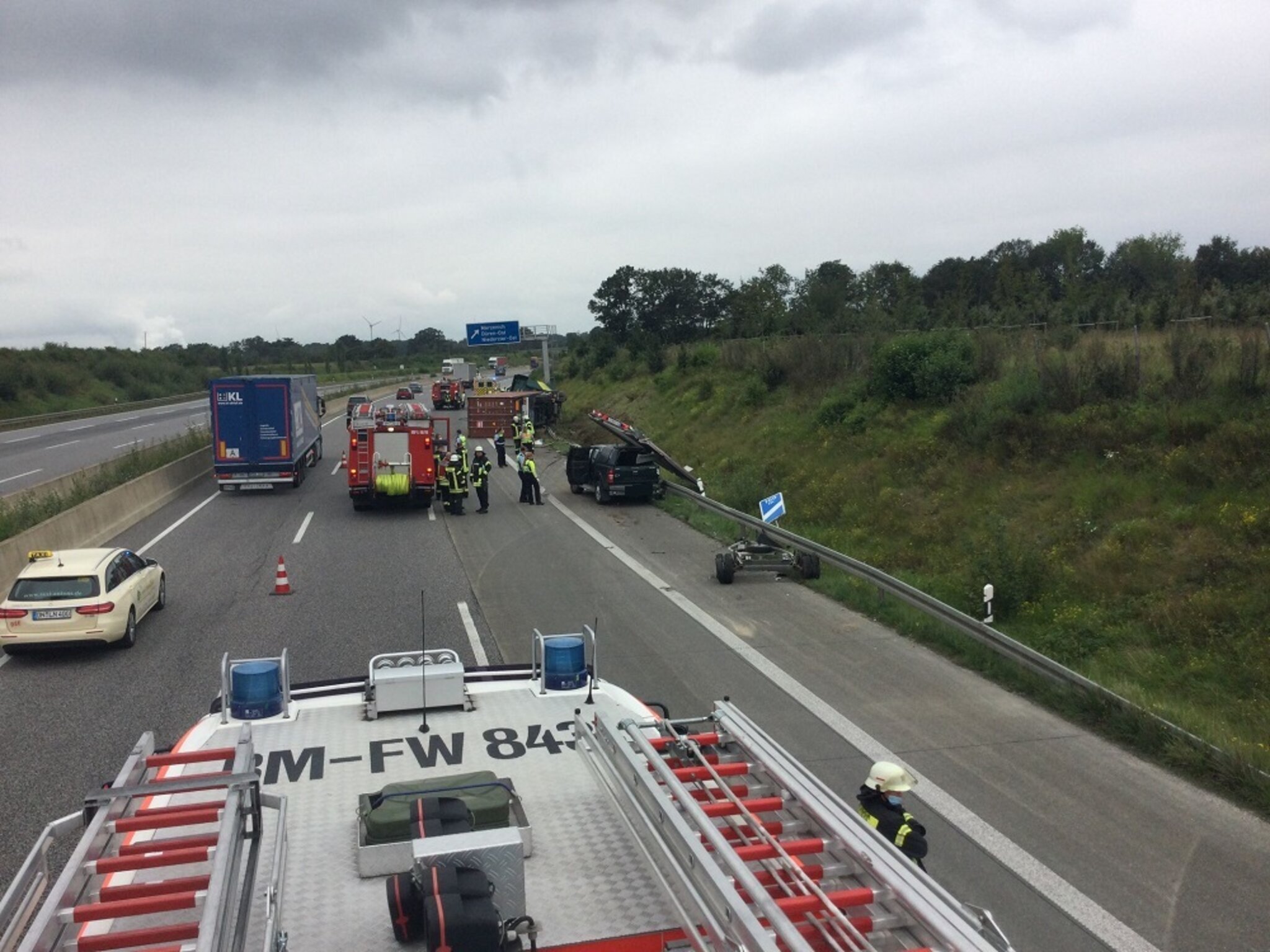 Schwerer Unfall auf der A4: Autofahrer nach Kollision getötet - Kerpen